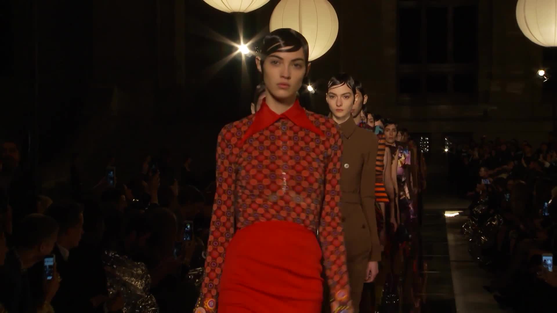 Watch Spring 2017 Ready-to-Wear: Givenchy | Vogue
