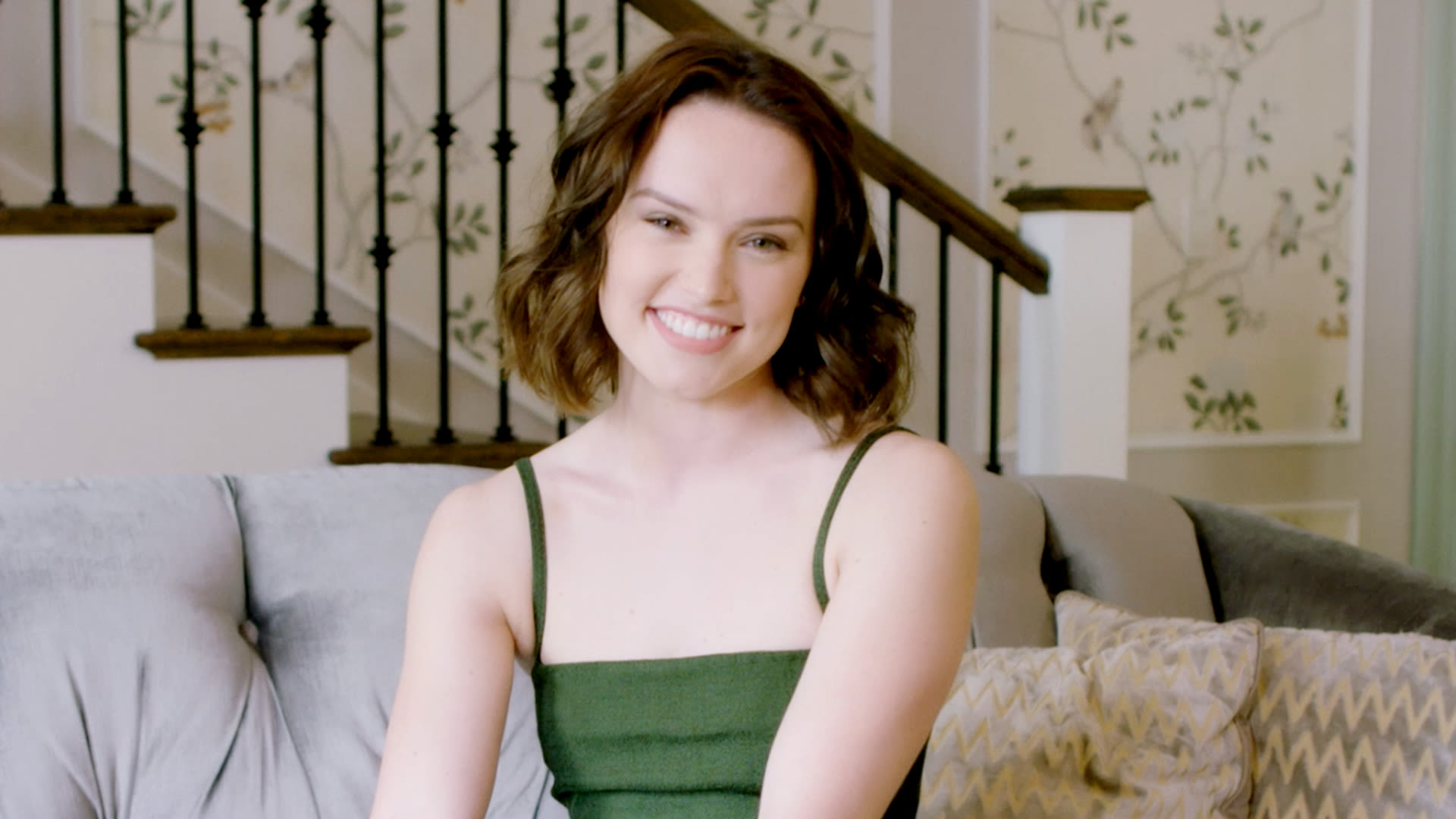 Watch Daisy Ridley Raps Eminem and Shows Off Her Lightsaber Skills | 73 ...
