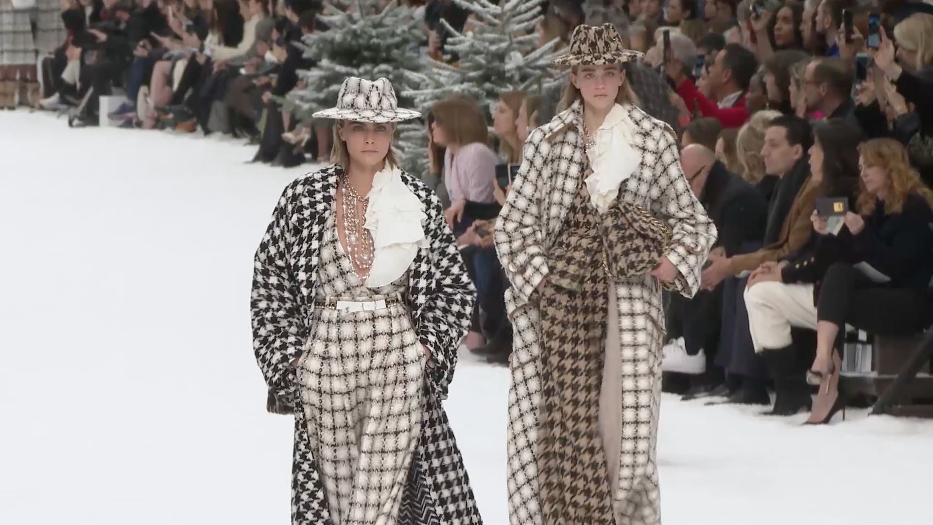 Watch Chanel Fall 2019 Ready-to-Wear | Vogue Fashion Week | Vogue