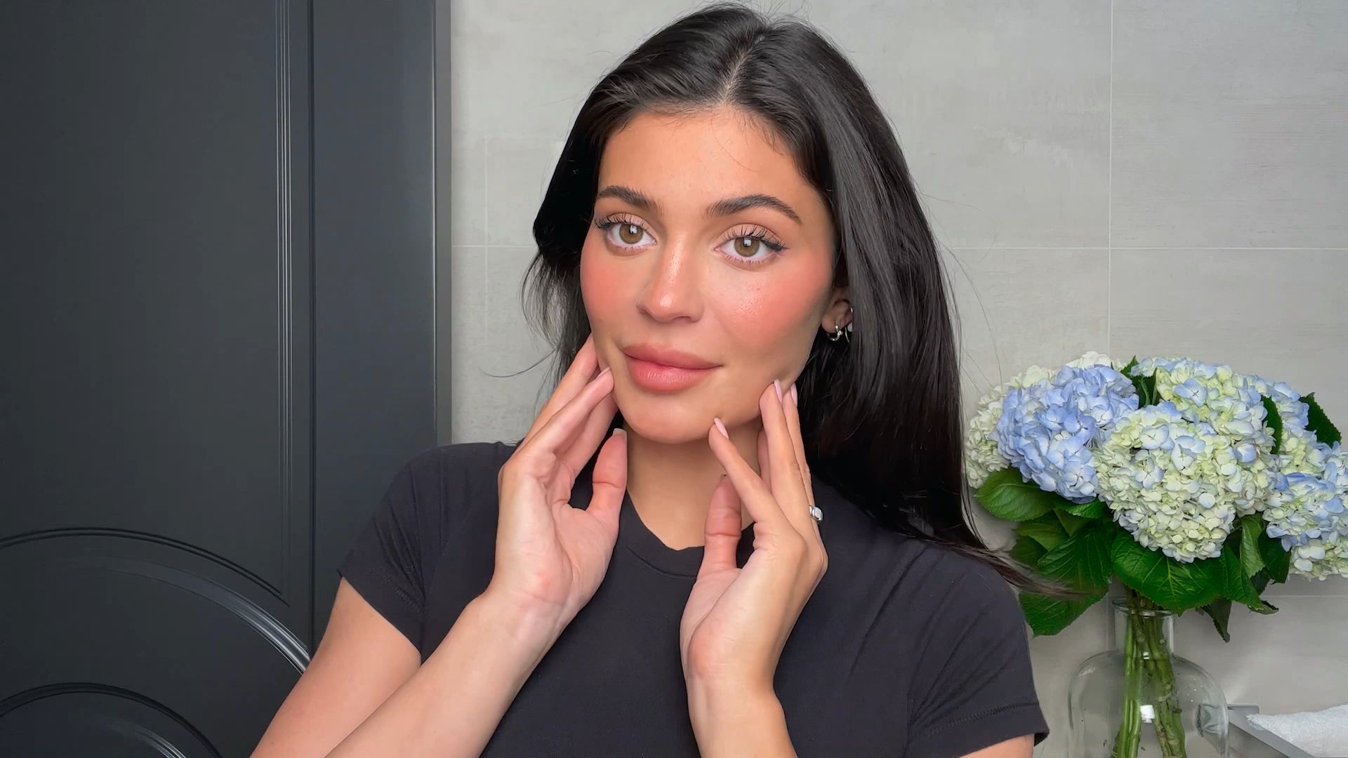 Watch Watch Kylie Jenner Do Her New “Classic Kylie” Glam | Beauty Secrets | Vogue