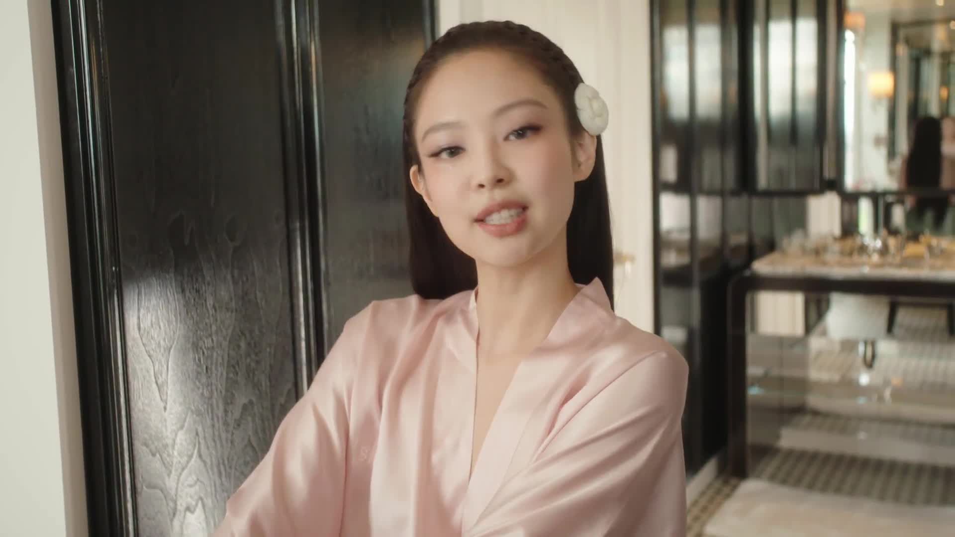 Watch Blackpink’s Jennie Kim Makes Her Met Gala Debut in Vintage 1990 ...