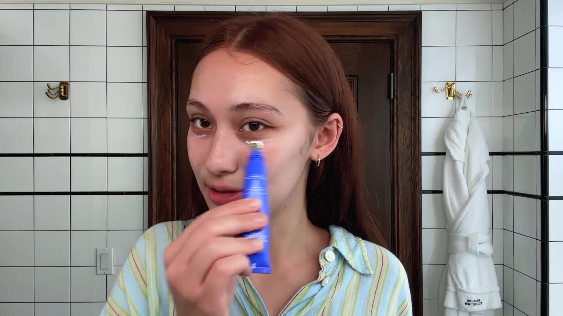 Watch Watch Lola Tung Do Her Berry-Hued Beauty Look | Beauty Secrets ...