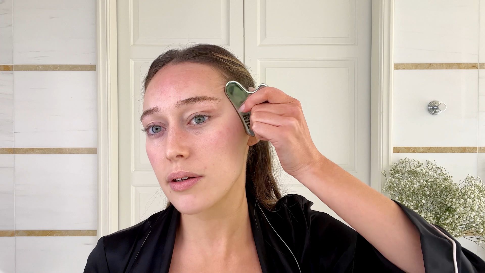 Watch Alycia Debnam-Carey’s 11-Step Skin-Care Routine and Bronzed ...