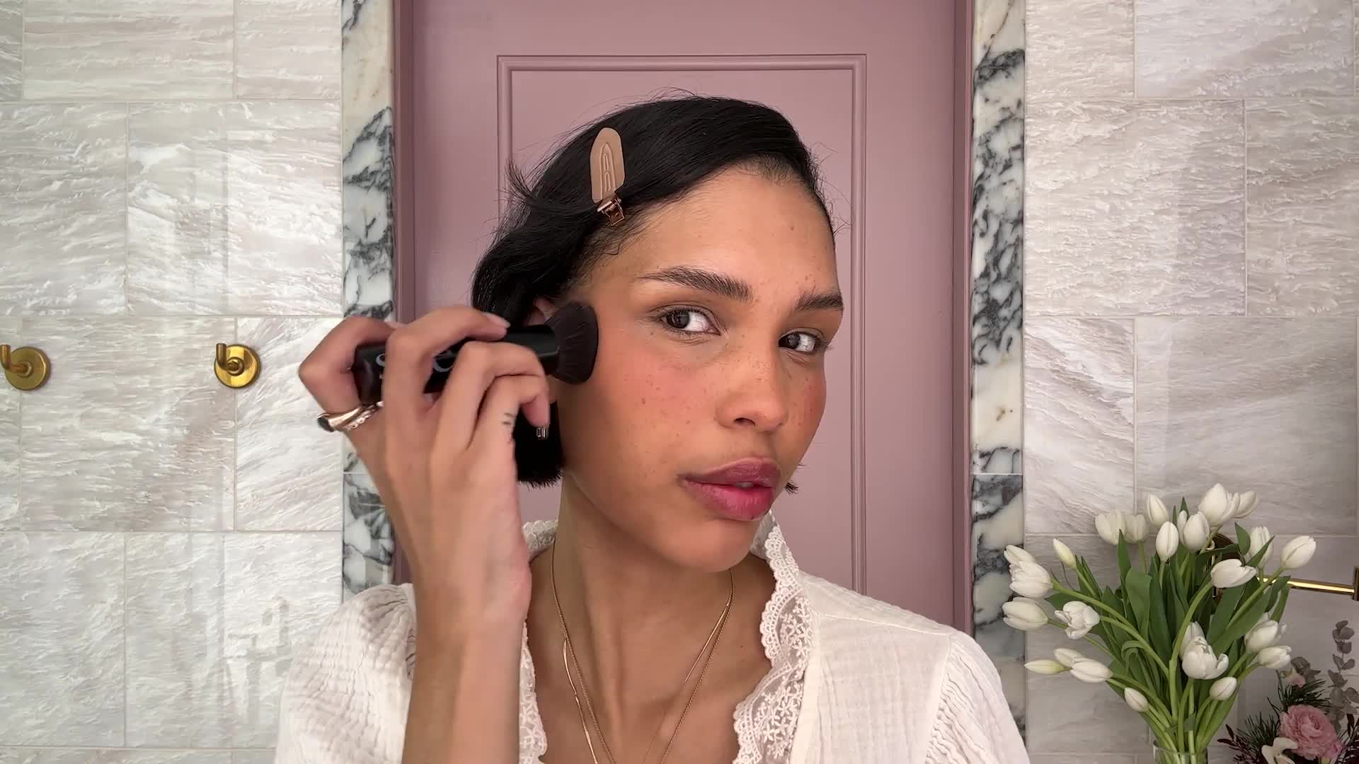 Watch Nara Smith Keeps Her Lips Soft (and Minty!) All Winter Long With ...