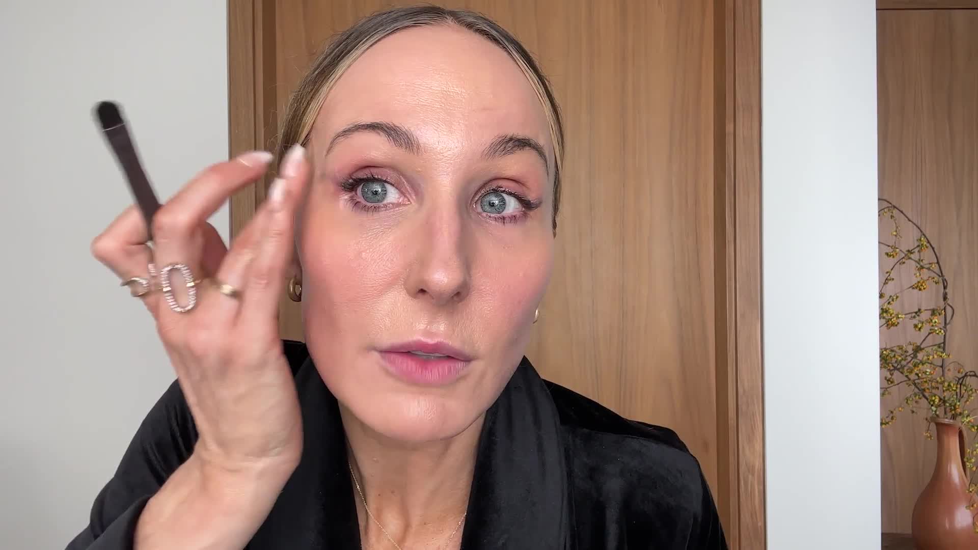 Watch Nikki Glaser “Goes Crazy” With a $10 Serum That Keeps Her ...