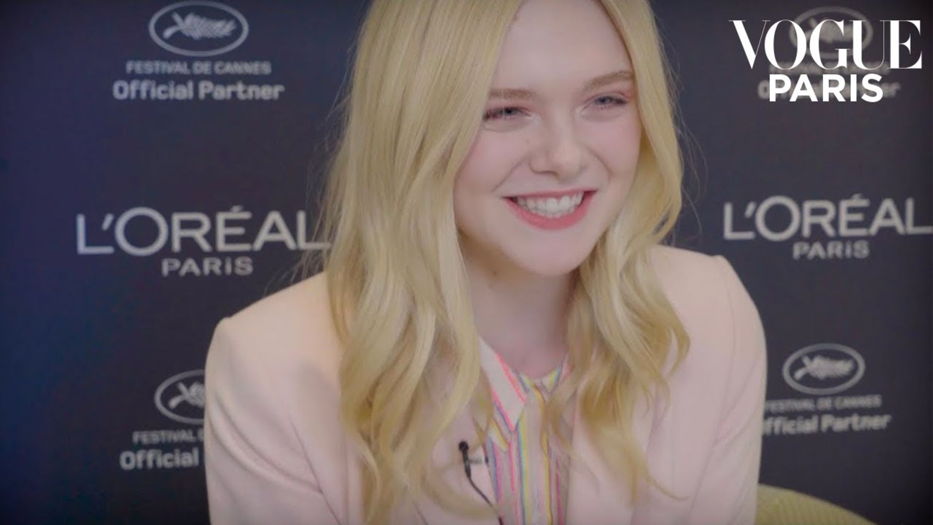 Voir L’interview Speed Dating avec Elle Fanning au Festival de Cannes ...