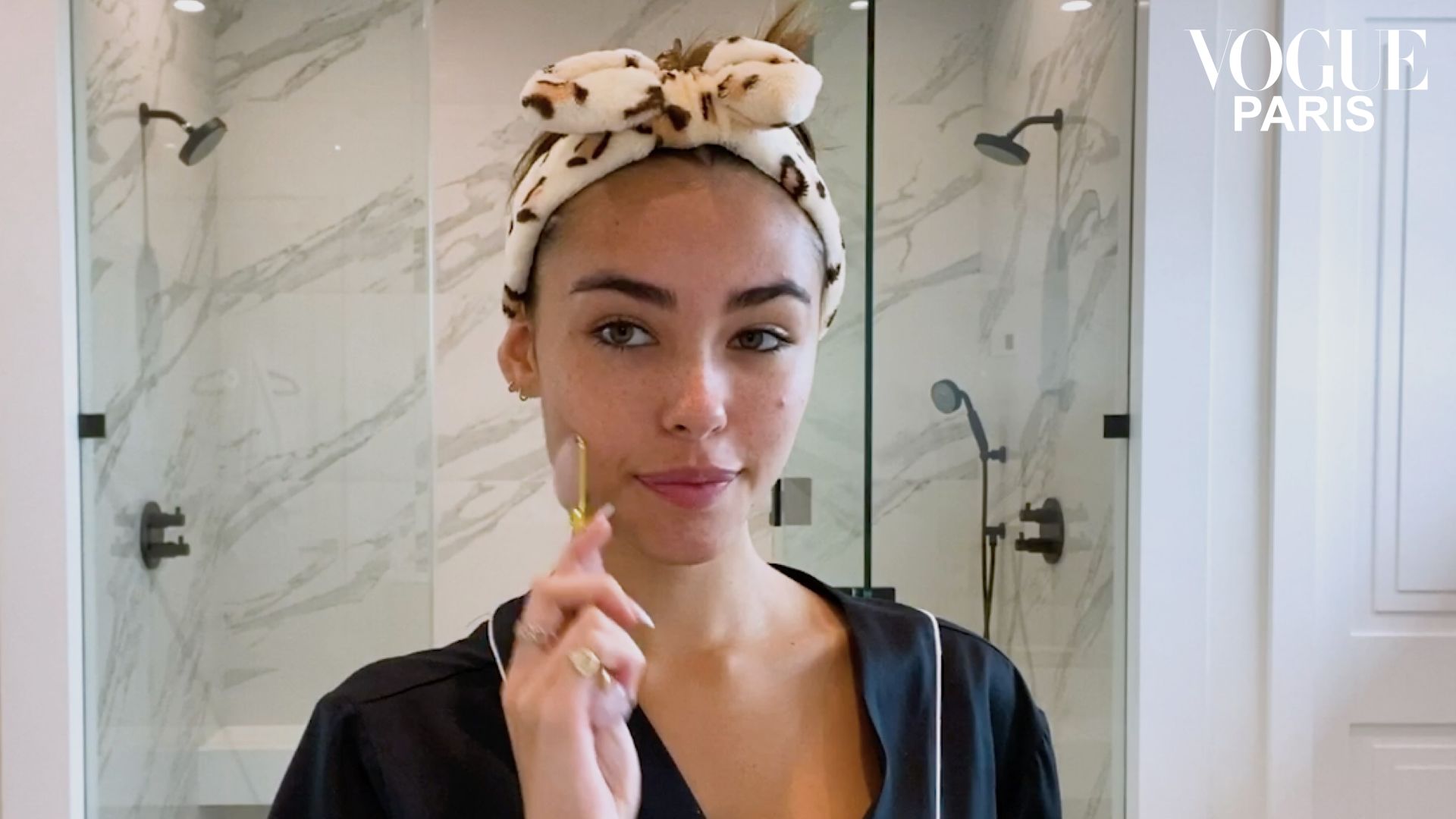 Voir Madison Beer révèle comment calquer son maquillage glowy signature ...