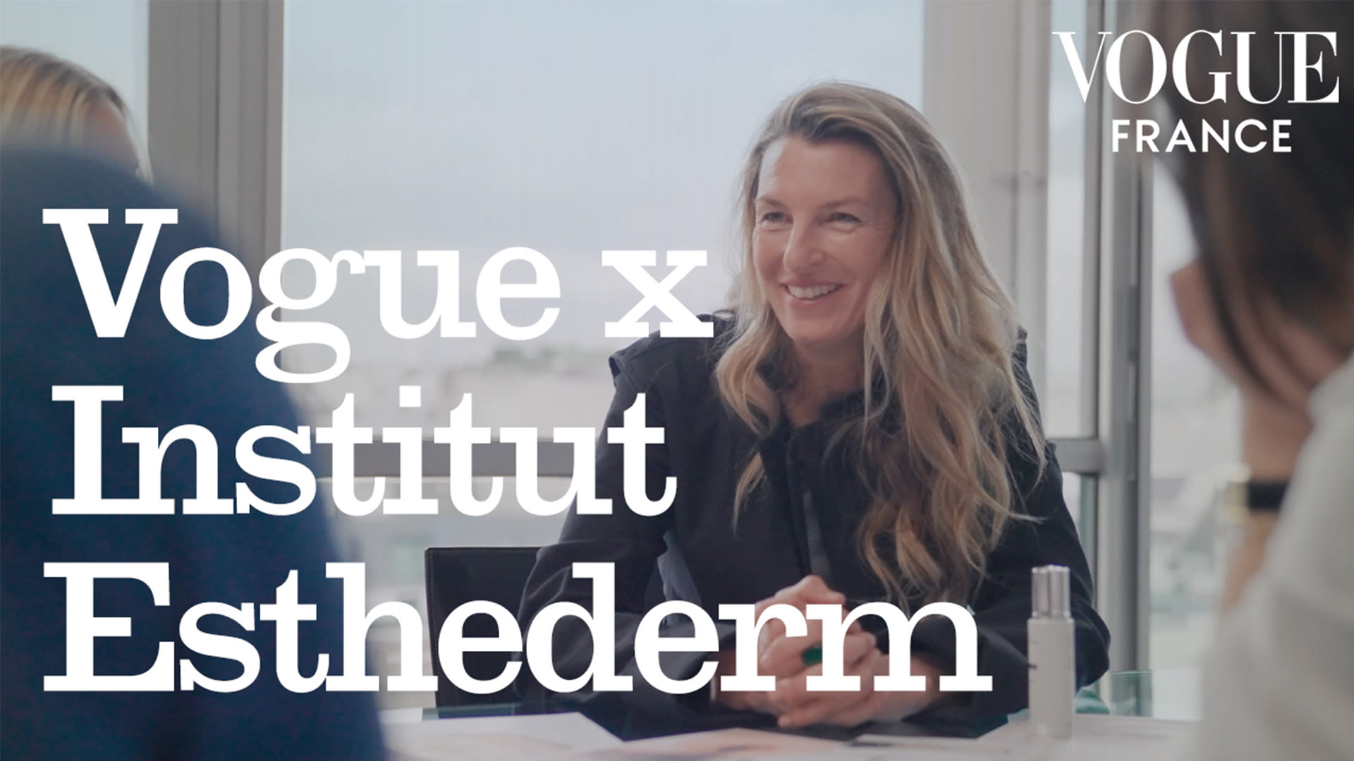 Voir Positive Aging : 24h avec la rédactrice en chef Beauté de VOGUE I ...