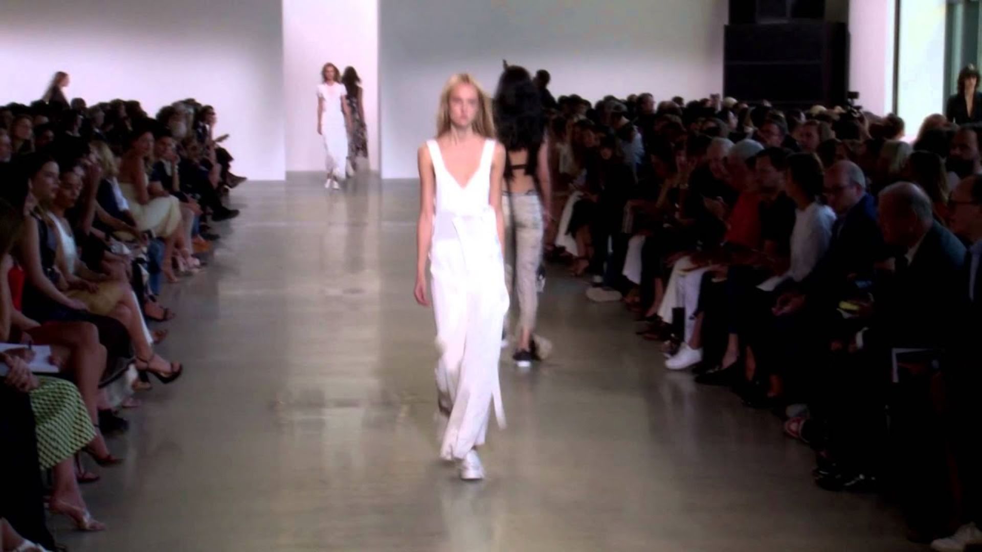 Watch Calvin Klein F/S 2016 | Vogue Germany