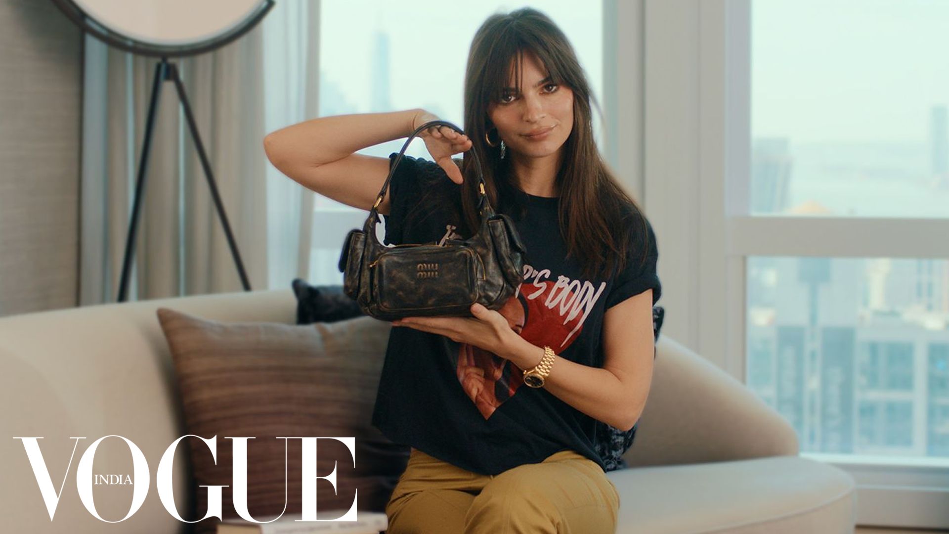 Watch Inside Emily Ratajkowski's Miu Miu Pocket Bag | In the Bag ...
