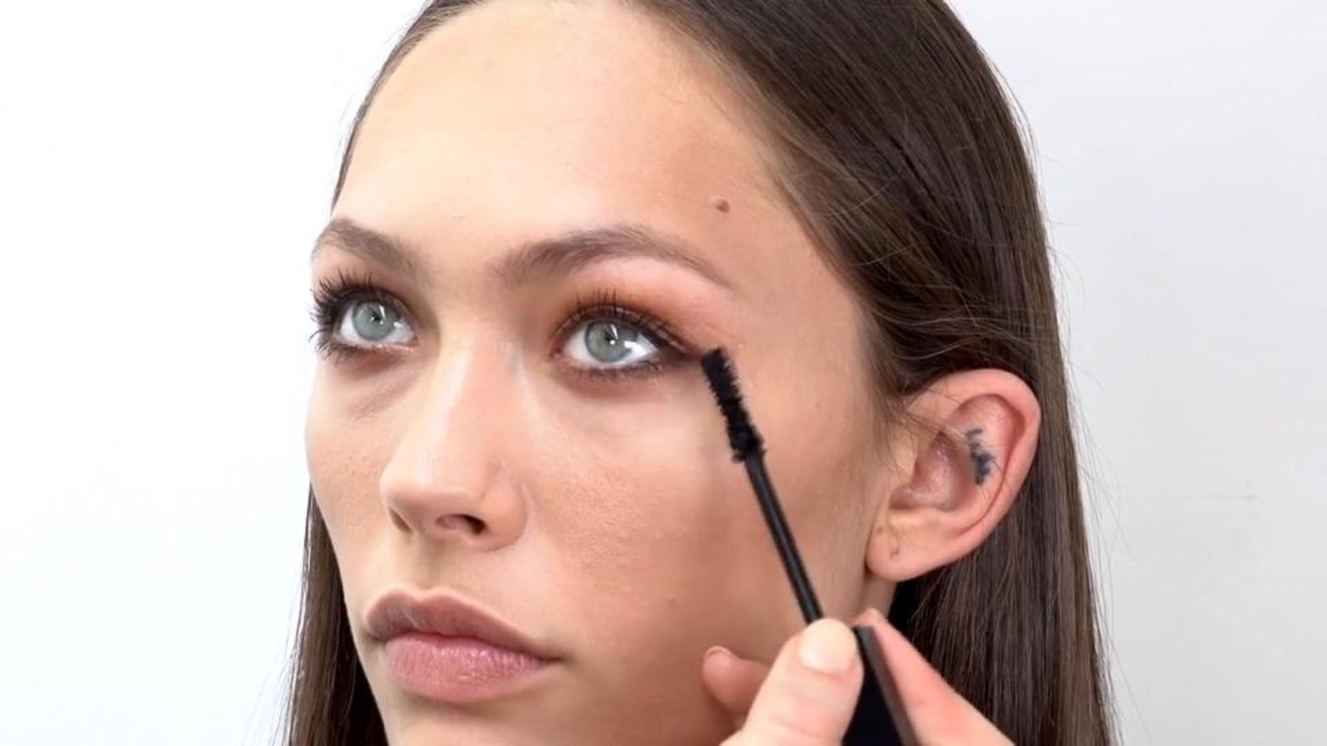 Watch Il tutorial trucco ideale per l'estate 2019 | Vogue Italia