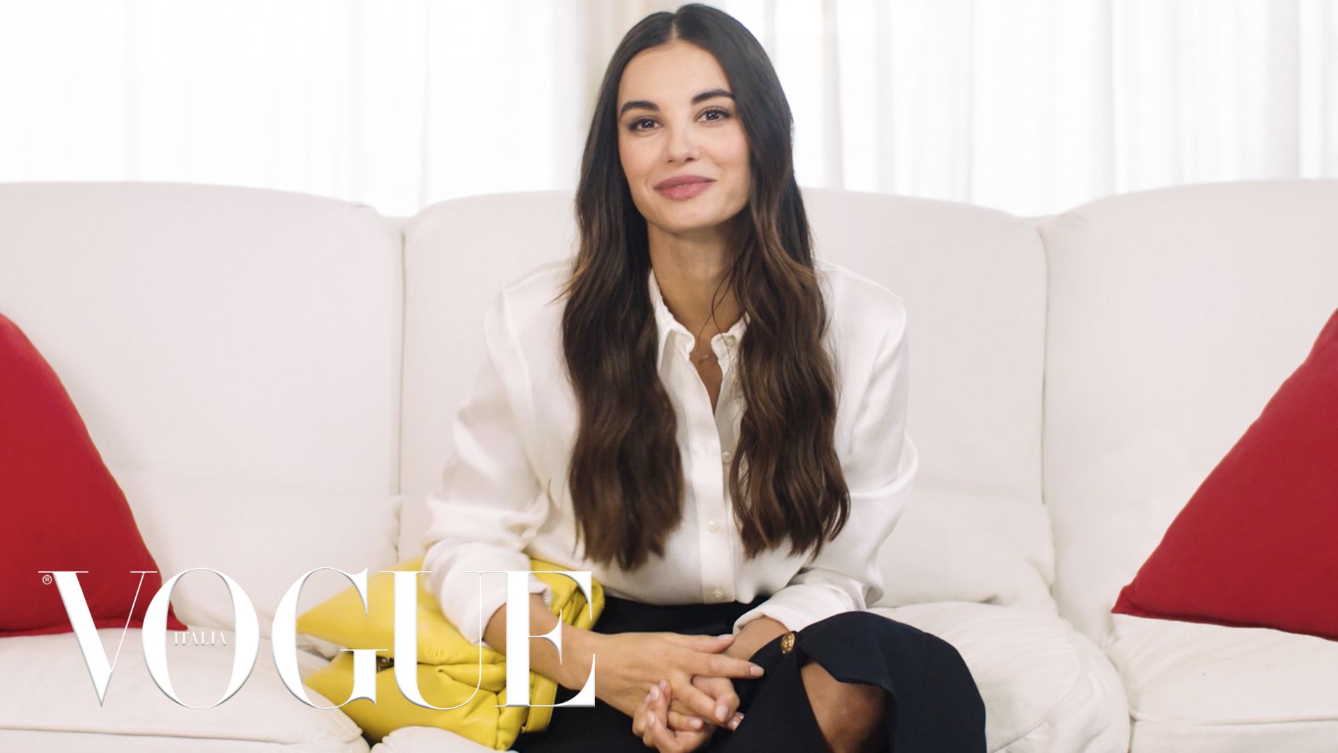 Watch Francesca Chillemi rivela cosa custodisce nella sua borsa | In ...