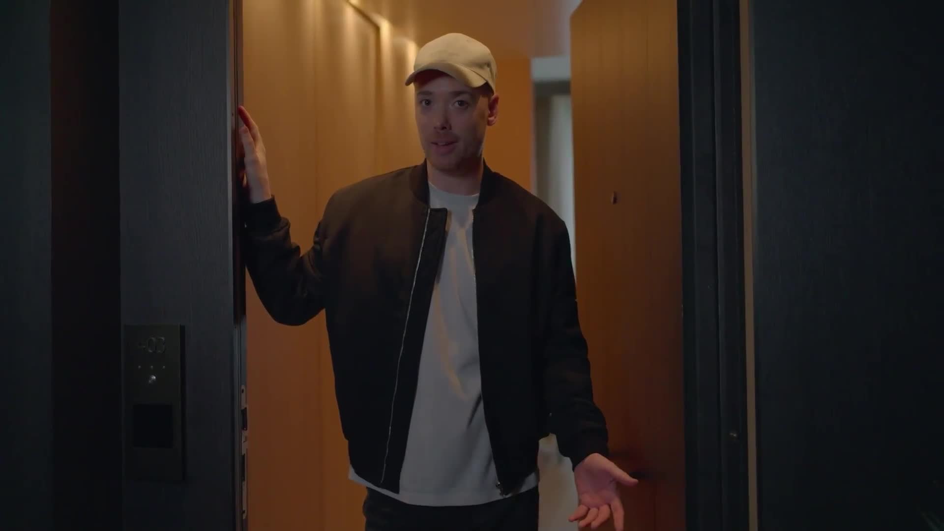 Watch 24 ore con Thom Walker | Vogue Italia