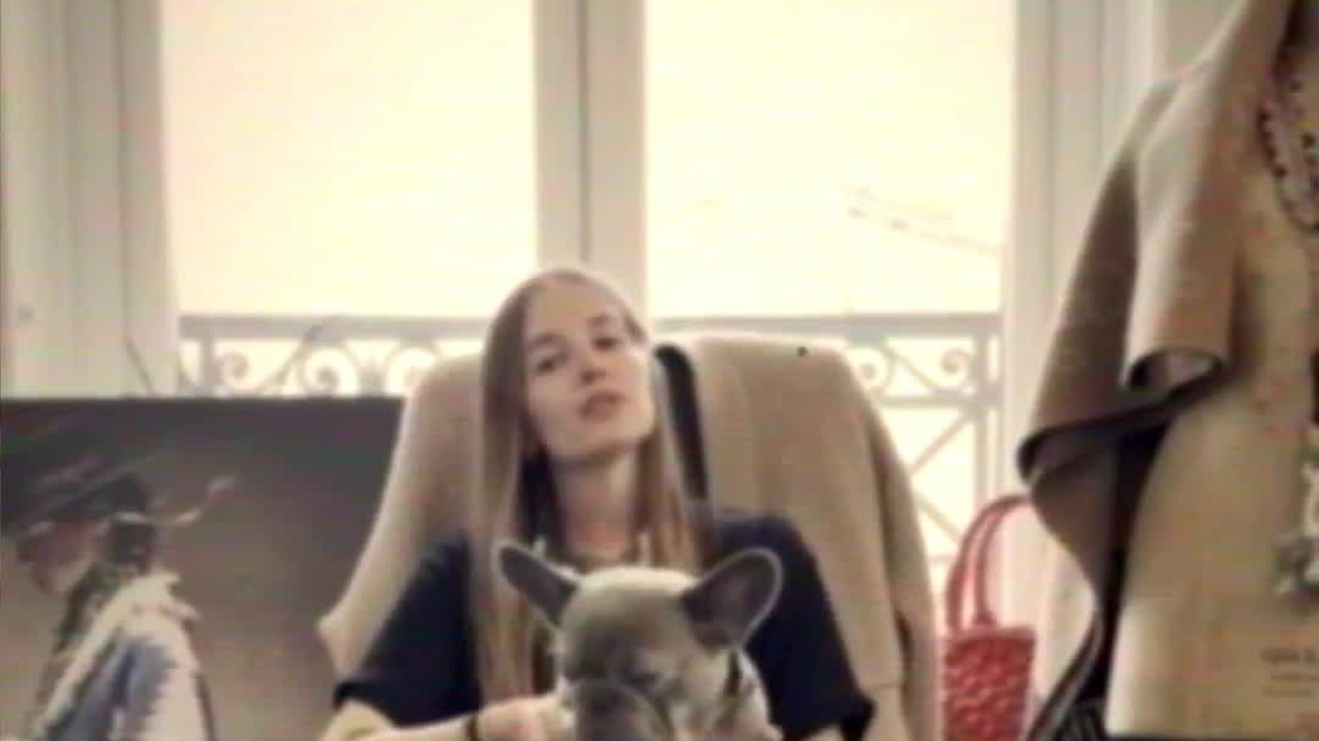 Watch Carlotta Oddi racconta il suo primo ricordo di Vogue Italia ...