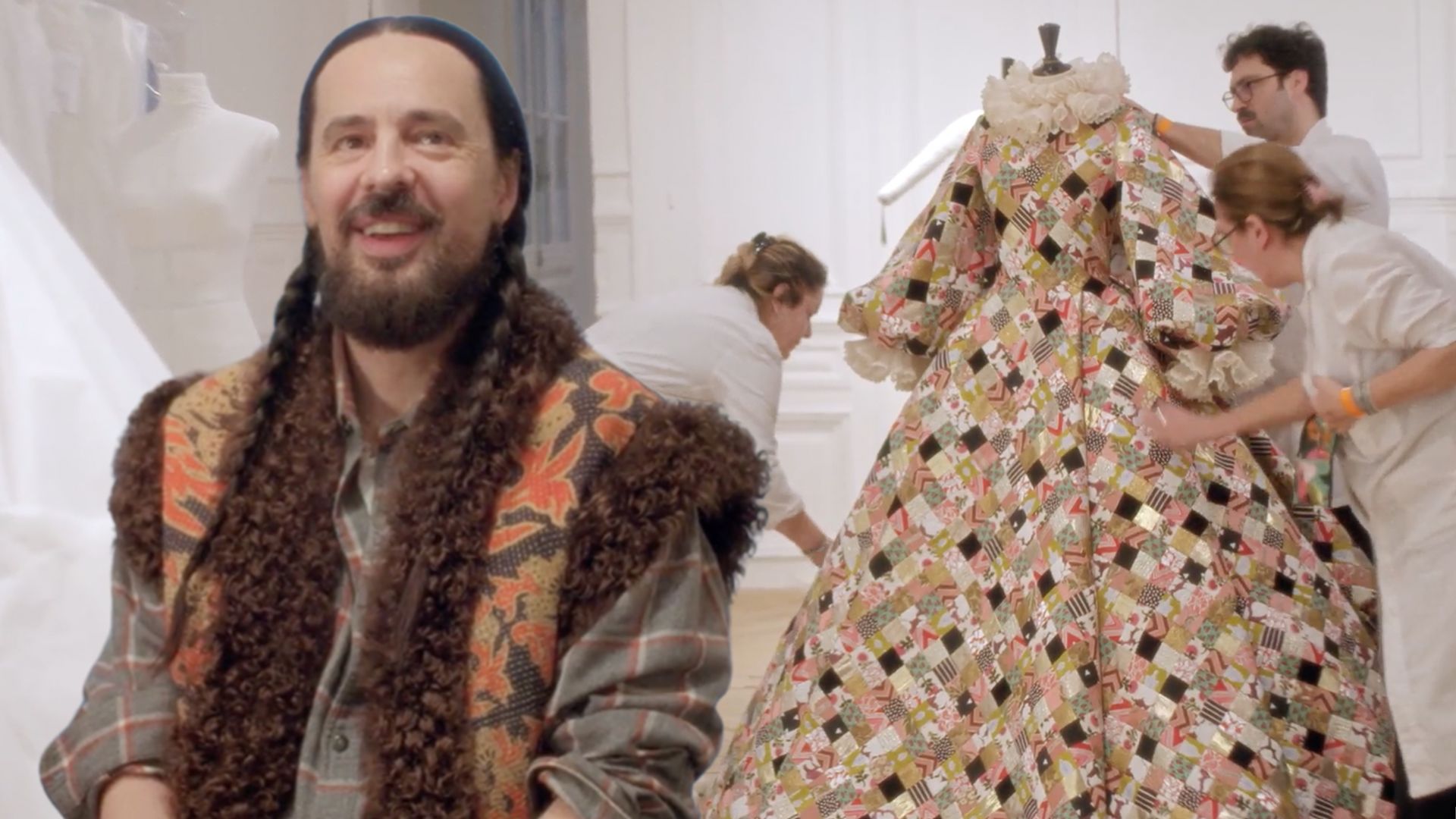 Watch Alessandro Michele svela la sua prima collezione Haute Couture ...