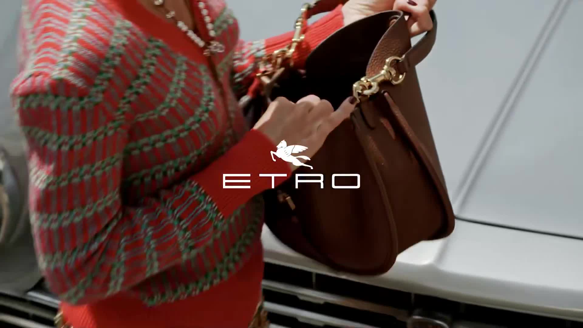 Watch Etro presenta la nuova Pony Bag con la speciale interpretazione di Iris Law | Vogue Italia