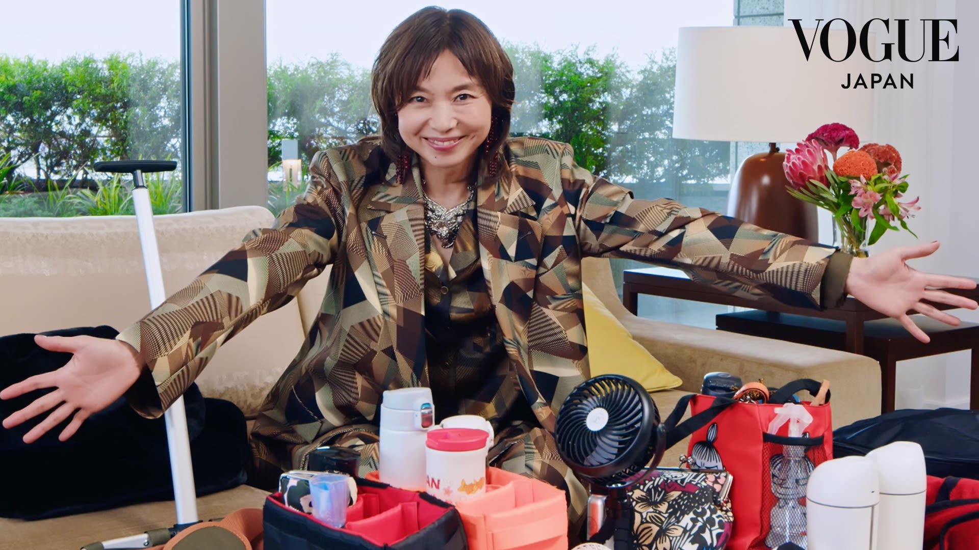Watch 山口智子のお仕事バッグを大公開！ “もしも”に備えたマストアイテムが勢揃い。 | In The Bag | In The Bag ...