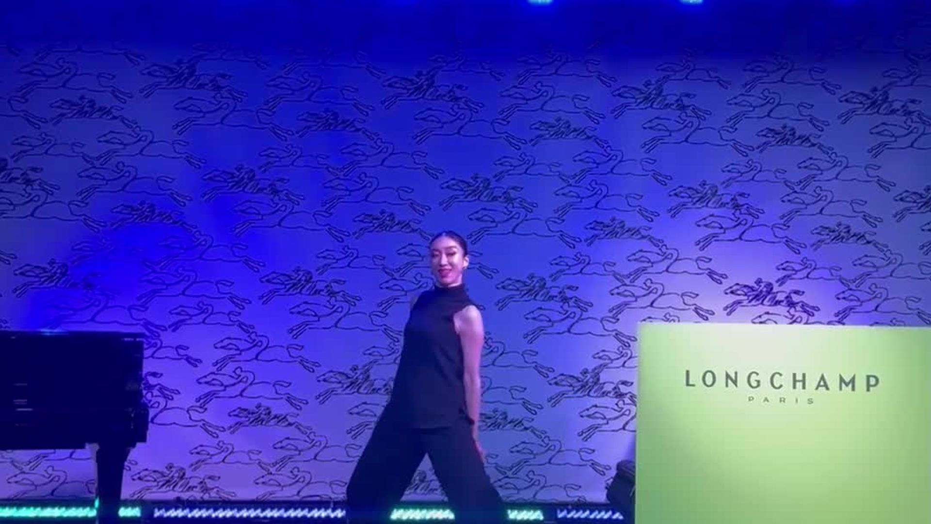 Watch ロンシャン大学開校！2024年春夏コレクション“LONGCHAMP UNIVERSITY”のローンチを祝し、一夜限りのパーティーを ...