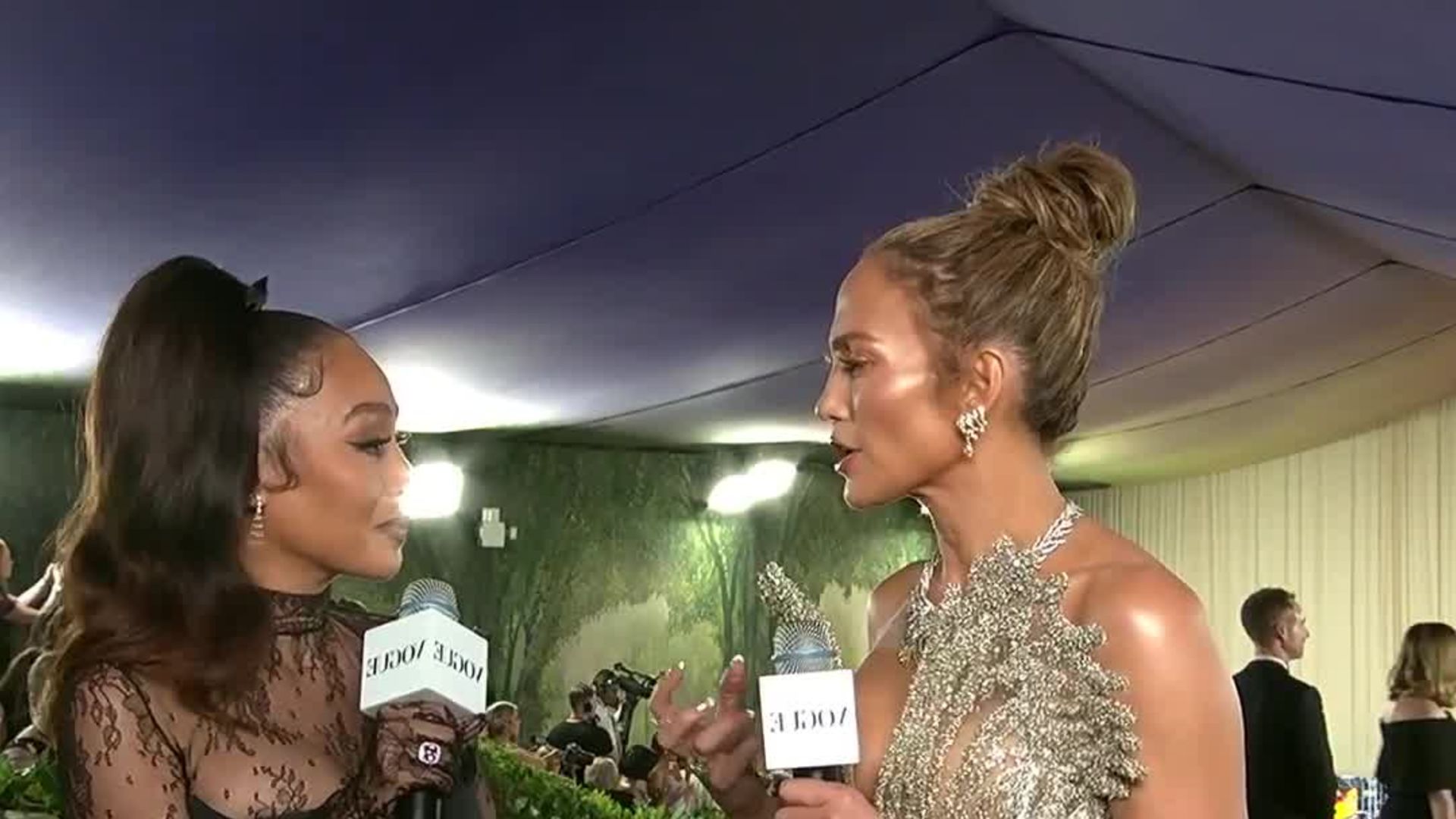 Watch 2024 MET GALA REPLAY - Presented by eBay and Porsche | Vogue Japan