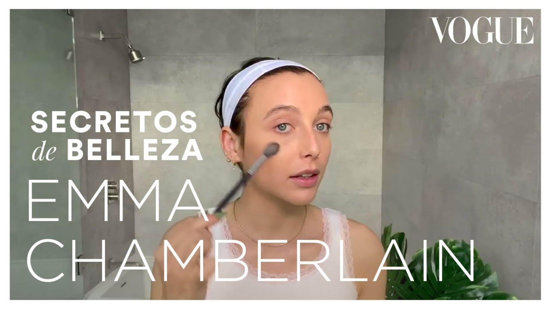 Ver Emma Chamberlain nos muestra cómo mantiene su rostro libre de acné ...