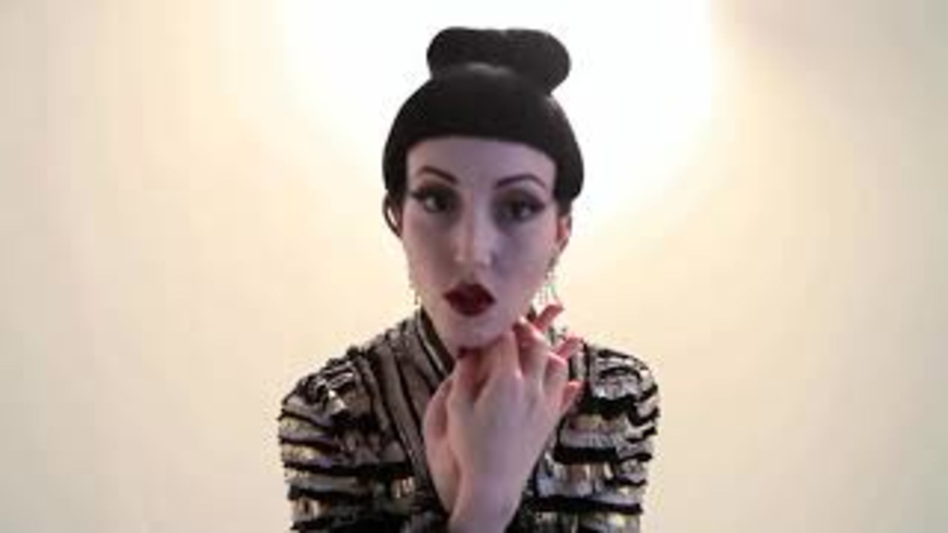 Ver Detrás de cámaras con Miss Harper | Vogue