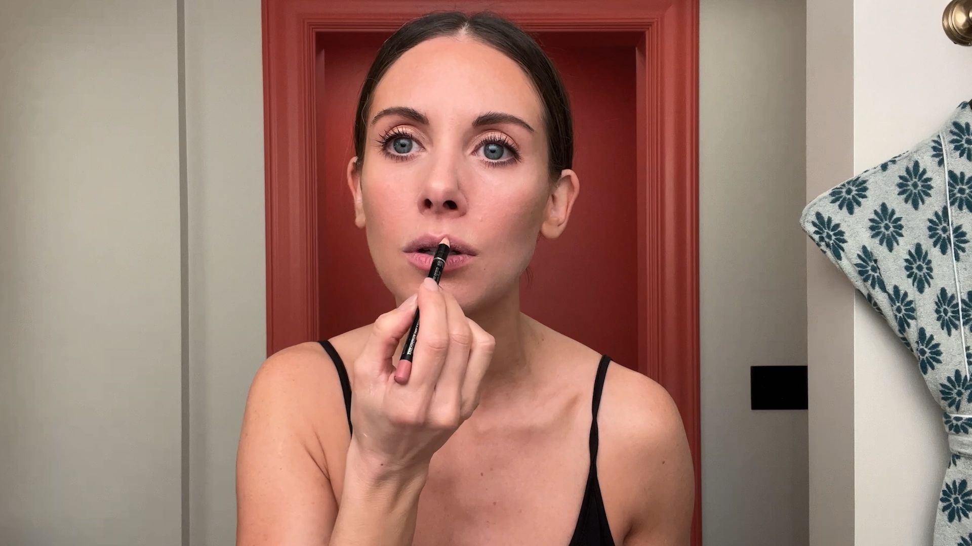 Ver Los secretos de belleza de Alison Brie | Secretos de belleza | Vogue