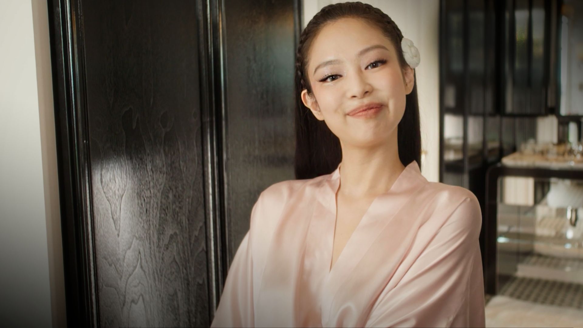 Ver Jennie Kim de Blackpink elige un total look de Chanel para su ...