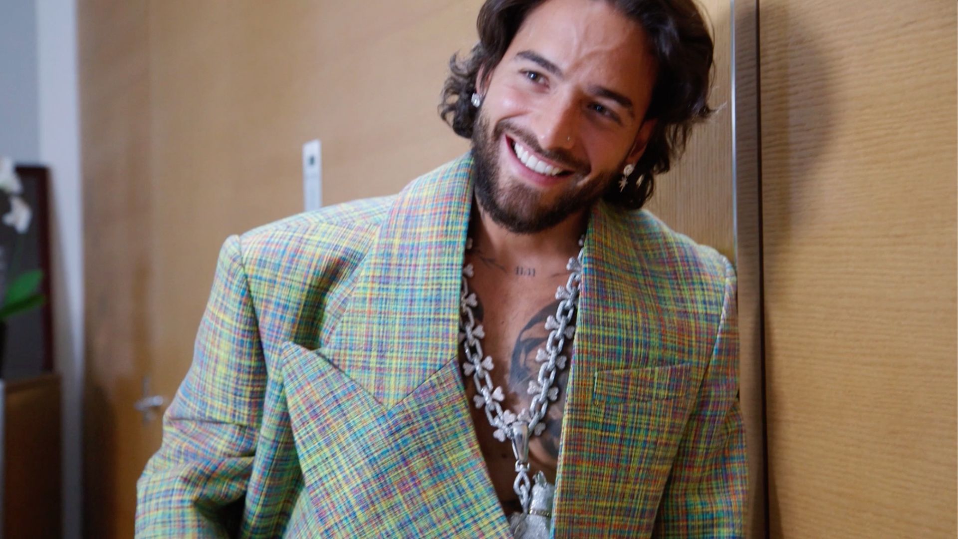 Ver Maluma muestra las tendencias del verano en el desfile de Louis ...