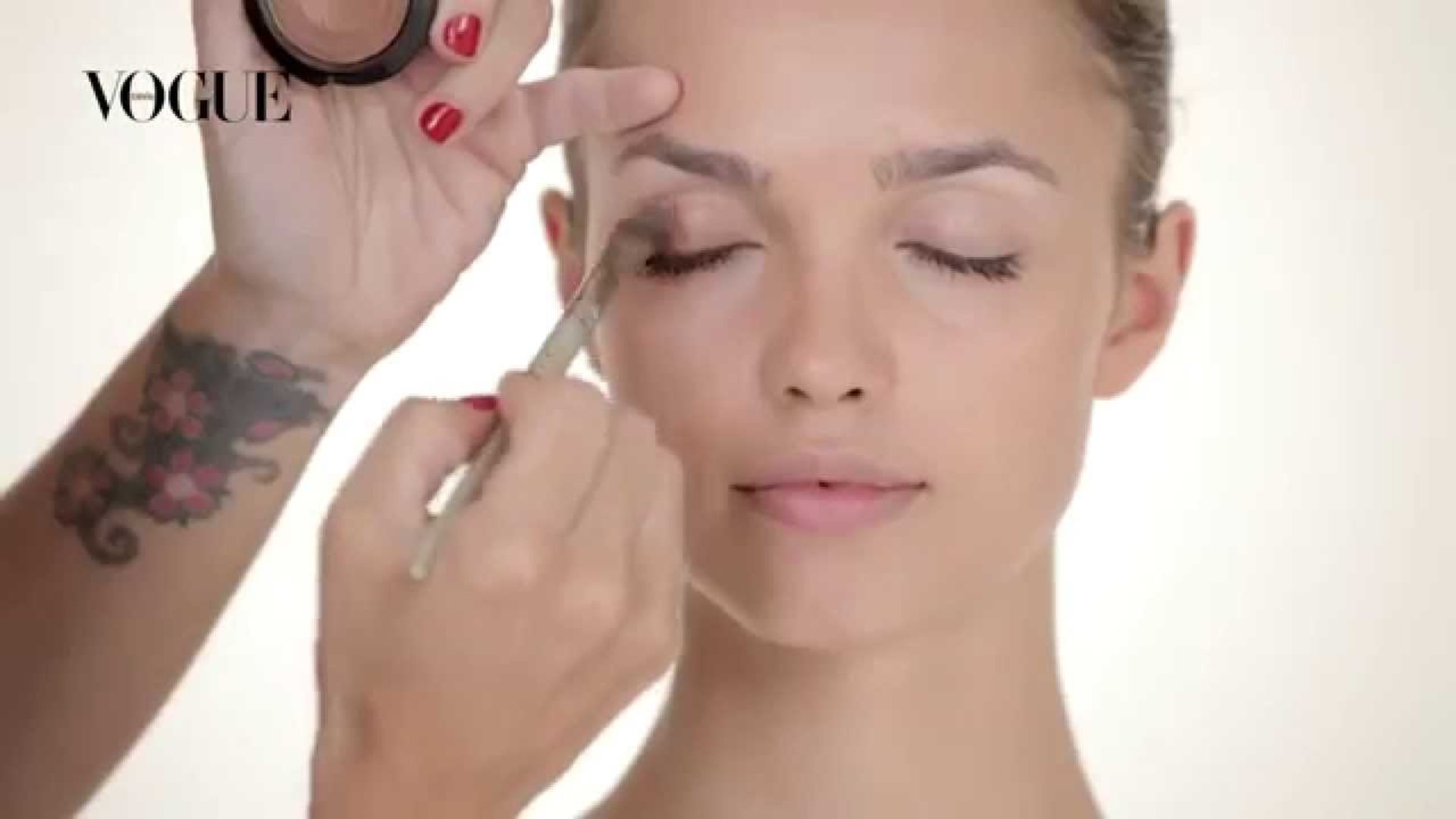 Ver Cómo maquillar una piel bronceada | Vogue España