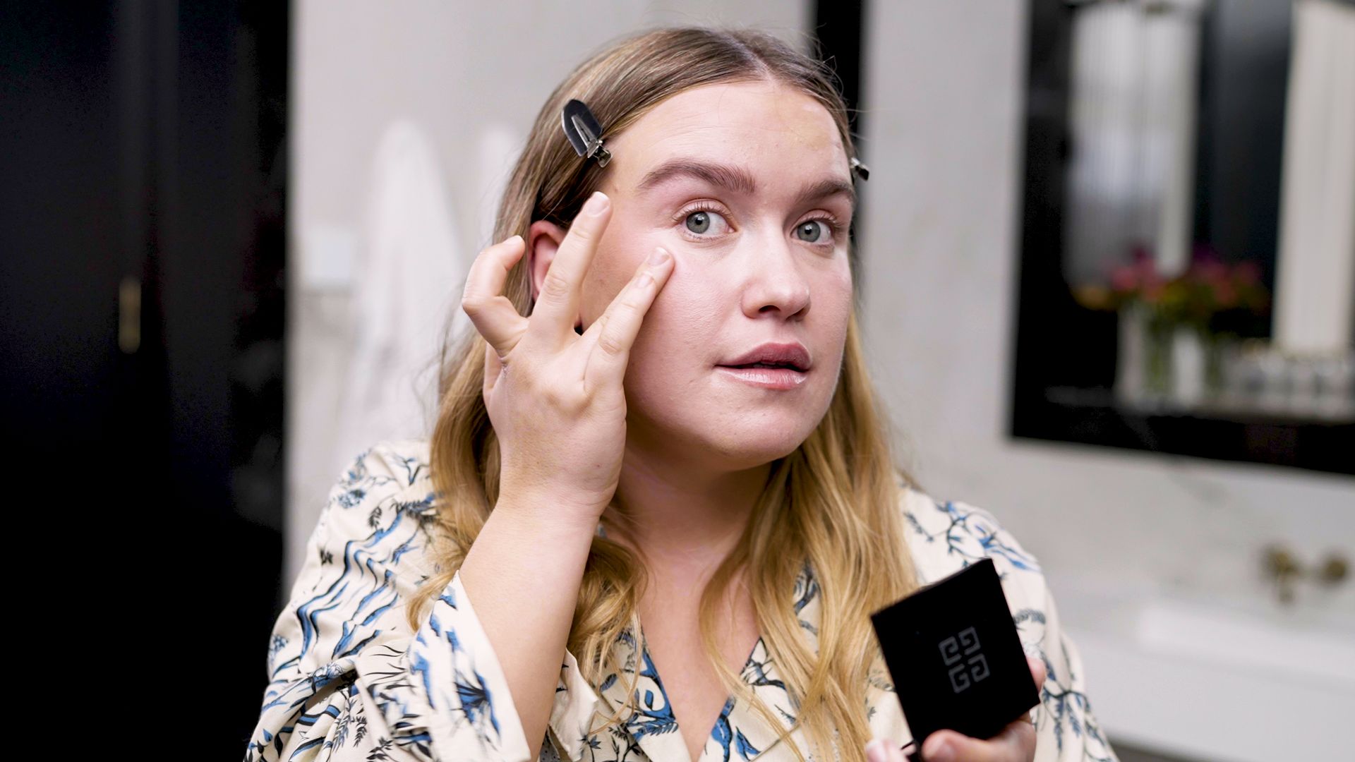 Ver Clara Sans ('Cardo'): maquillaje luminoso para pieles sensibles ...