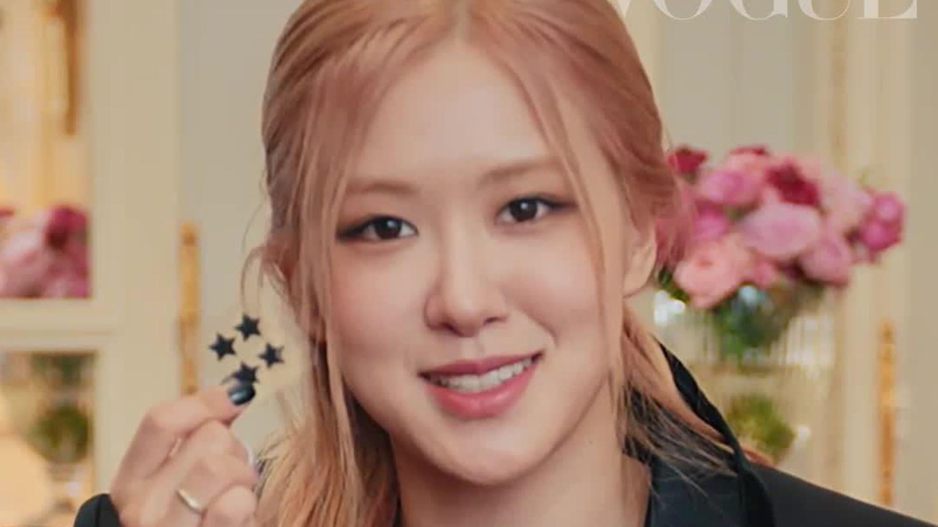 Ver Rosé (Blackpink): sus curiosos parches para el acné | Vogue España