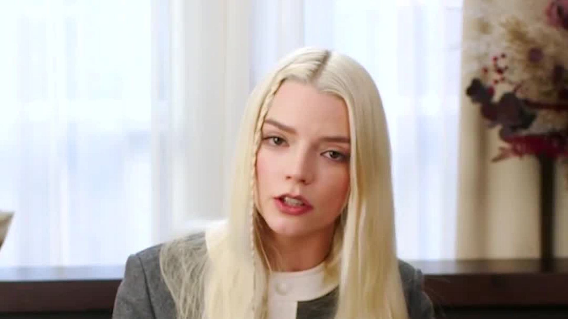 Ver Anya Taylor-Joy le da igual la teoría del color para vestir | Vogue España