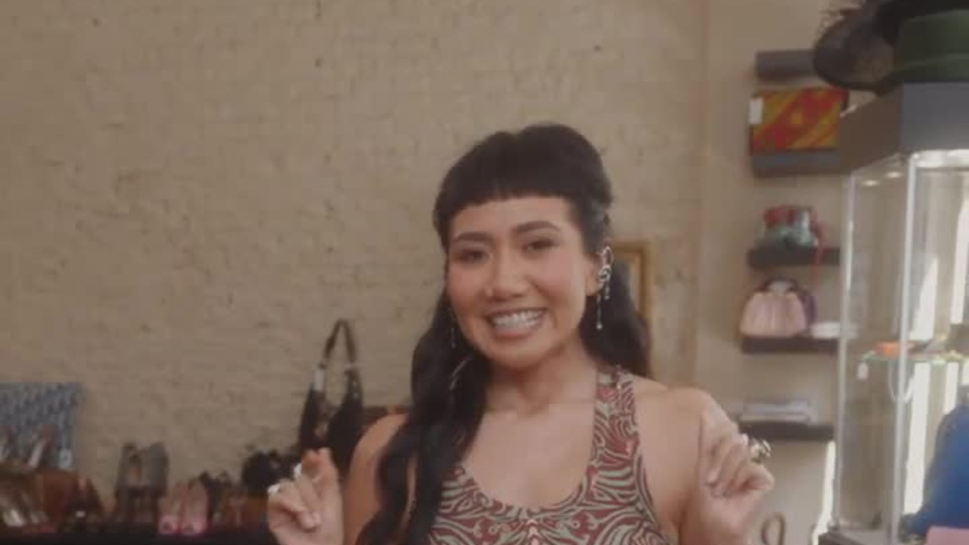 Ver Nadie mejor para enseñarnos a comprar en tiendas vintage que Carla Paucar | Vogue España