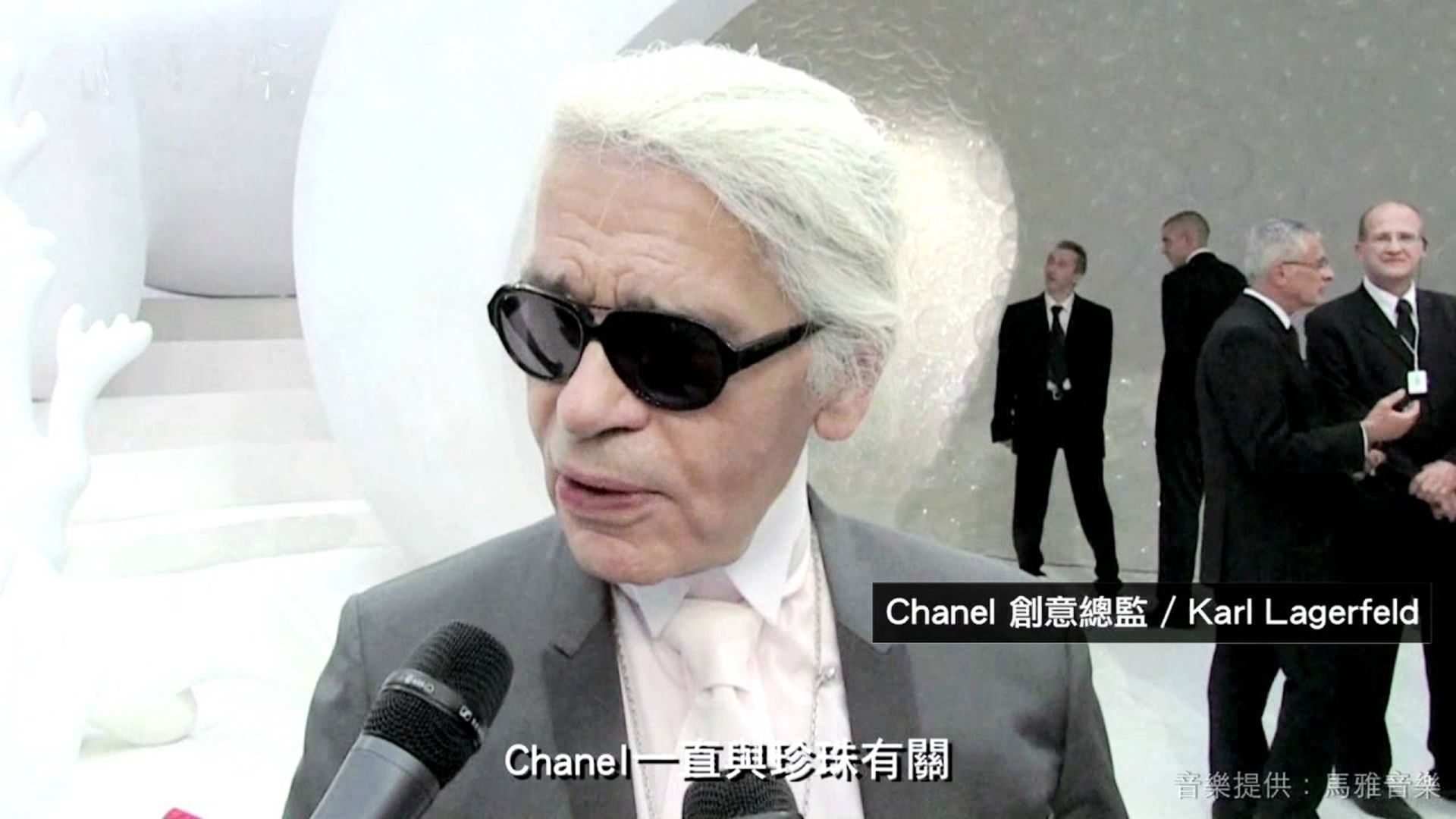 Watch 2012 Chanel 春夏服裝秀，VOGUE TV 獨家訪問 Chanel 設計師 Karl Lagerfeld | Vogue ...