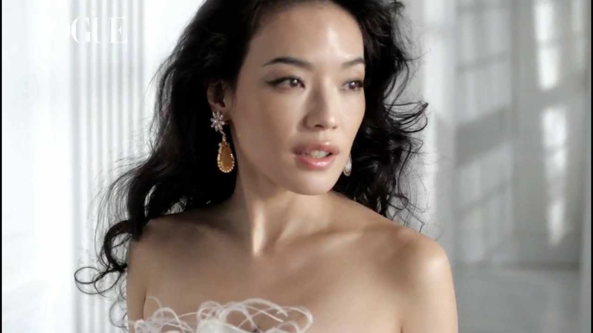 Watch 舒淇 Shu Qi 古典Classic lady│封面故事 | Vogue Taiwan