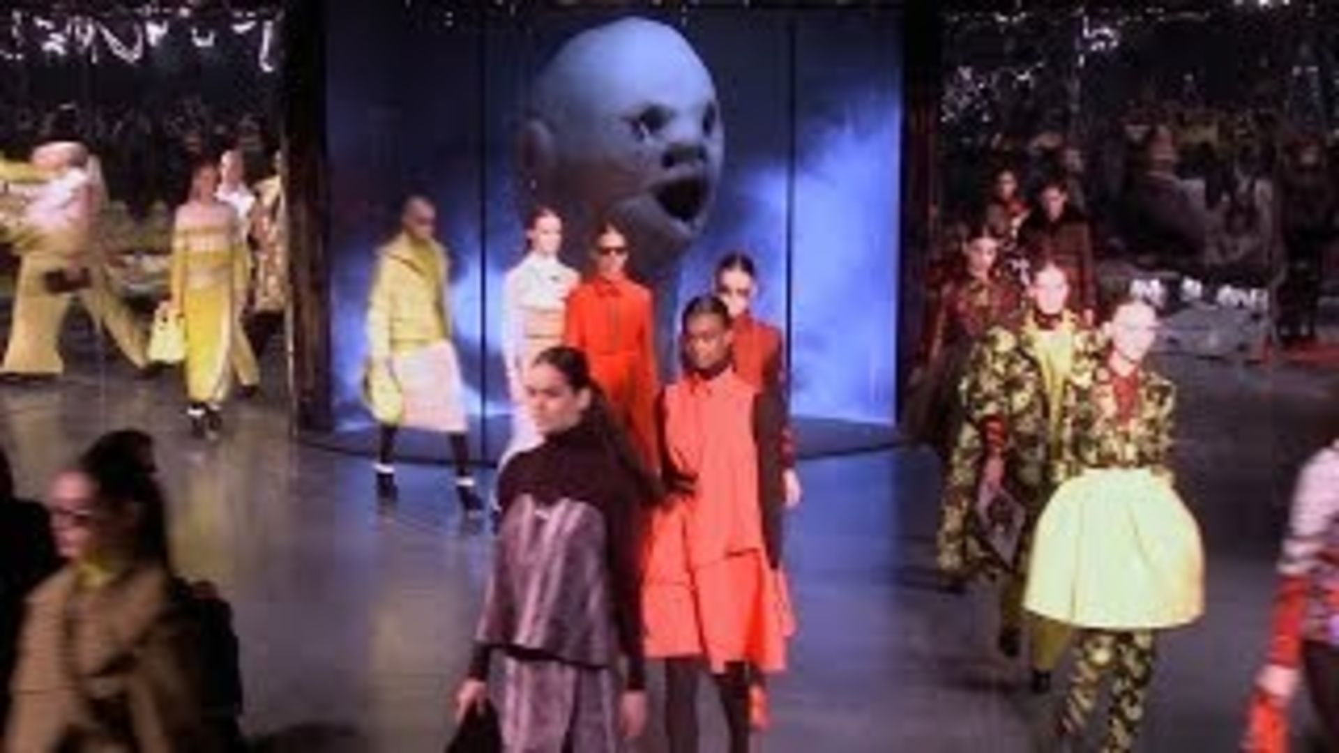 Watch 2014秋冬巴黎時裝週 Kenzo+大衛林區＝迷幻印花頌 | Vogue Taiwan