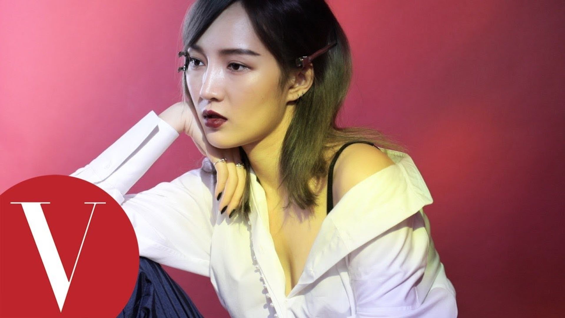 Watch 孟佳 Meng Jia 傳授即興舞蹈健身教學 | 人物特寫 | VOGUE | Vogue Taiwan