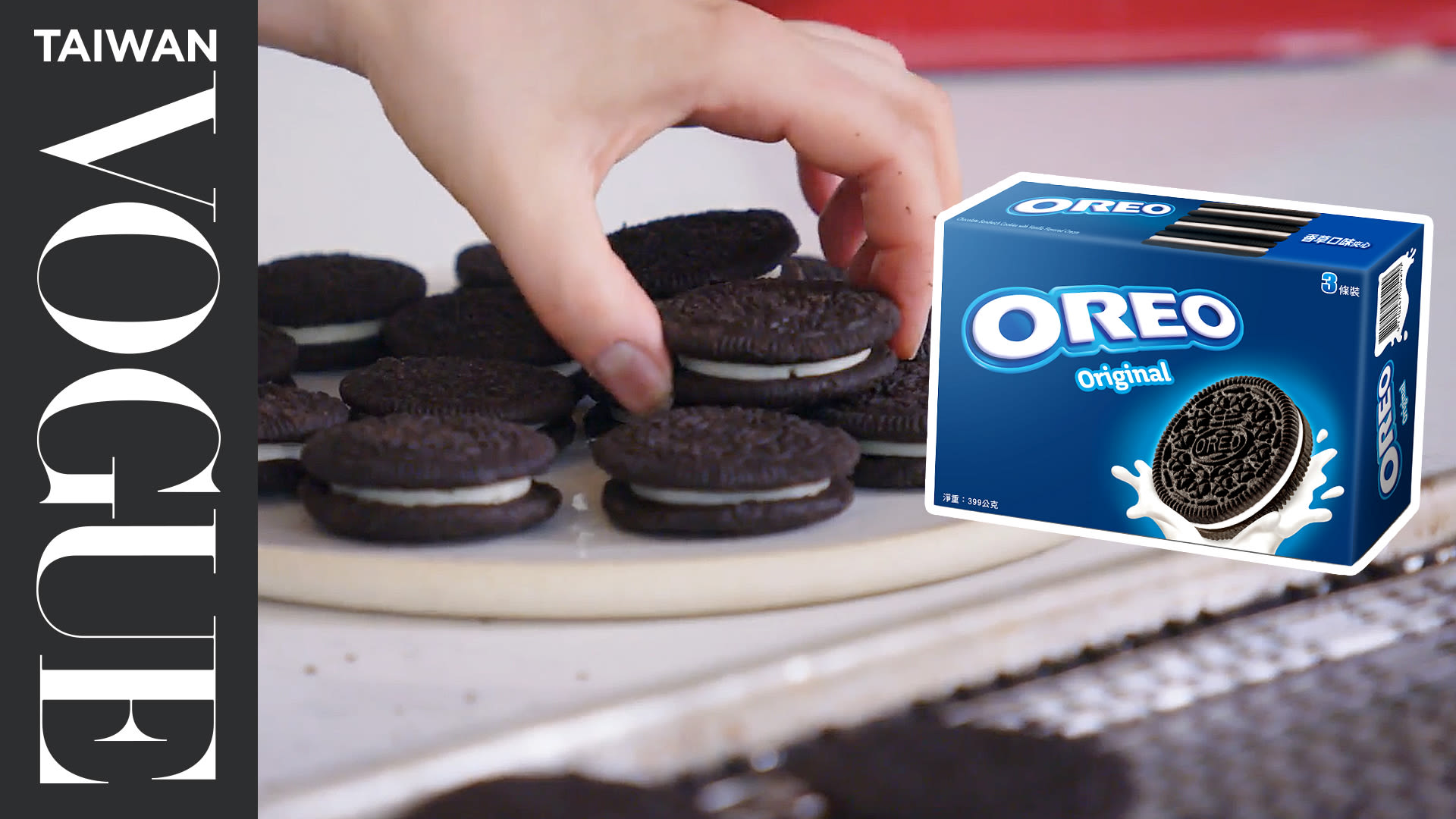Watch 轉一轉舔一舔泡一泡！廚師花3天做出改良版Oreo，外型還原度超高靠「這招」 Pastry Chef Attempts To ...