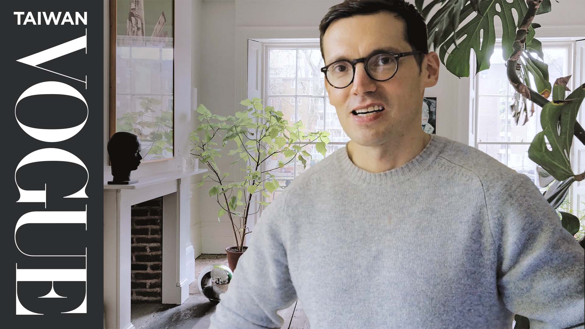 Watch #HouseTour 走進時裝設計師Erdem的倫敦老宅，喜歡用人像畫佈置浴室：「泡澡時會有很多眼睛看著你 ...