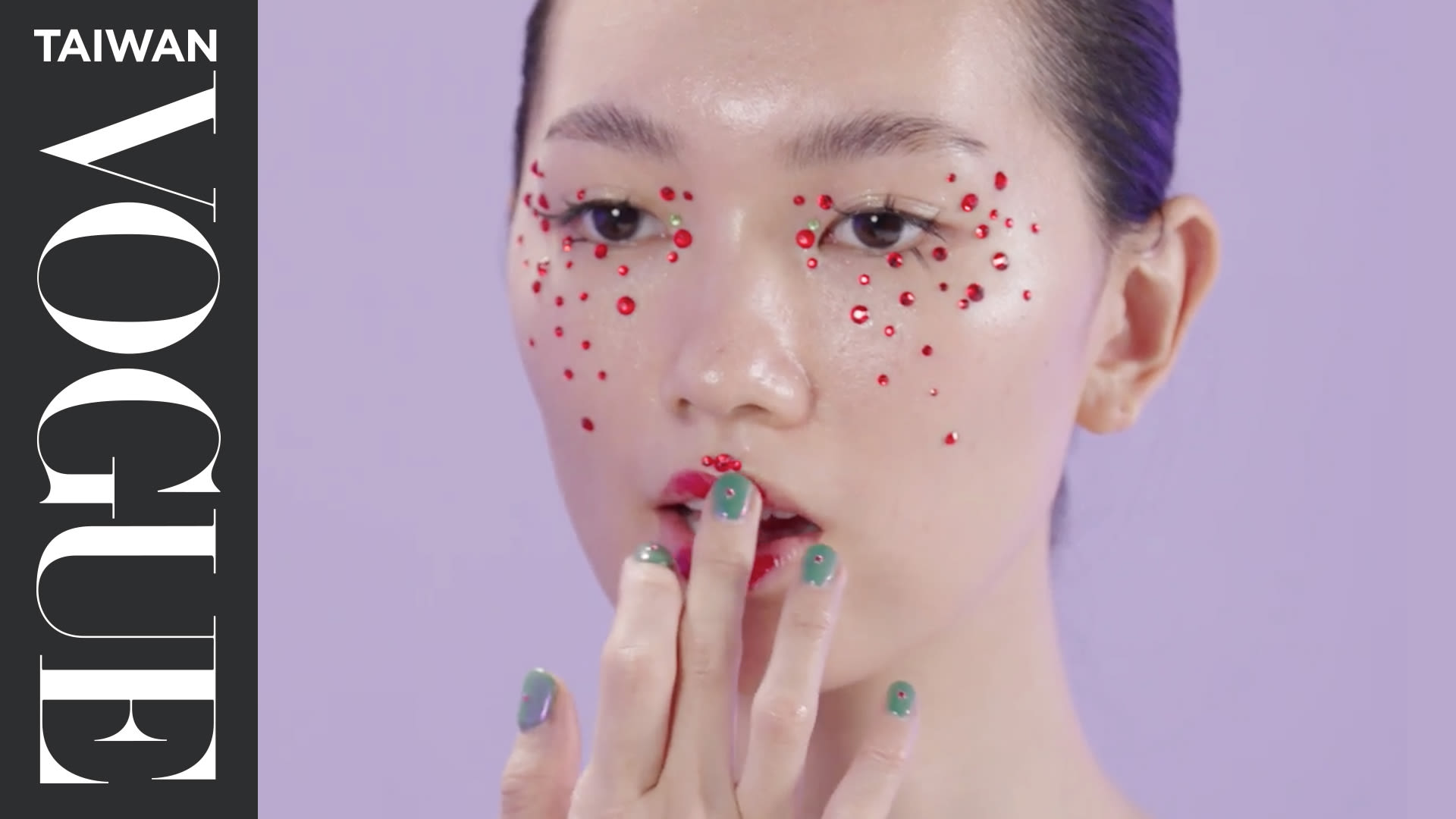 Watch 三位不同風格的化妝師如何詮釋「女巫」主題妝容？ #VogueLifestyle｜VOGUE冷知識｜Vogue Taiwan | One-off | Vogue Taiwan