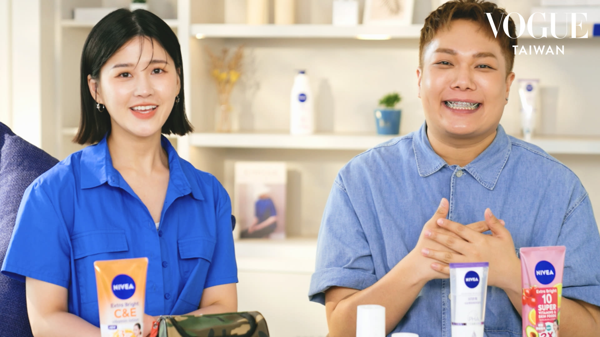 Watch 夏日出國旅行帶什麼？關關 feat.丘曄一起來「搜包」｜Travel unboxing｜Vogue Taiwan | One ...