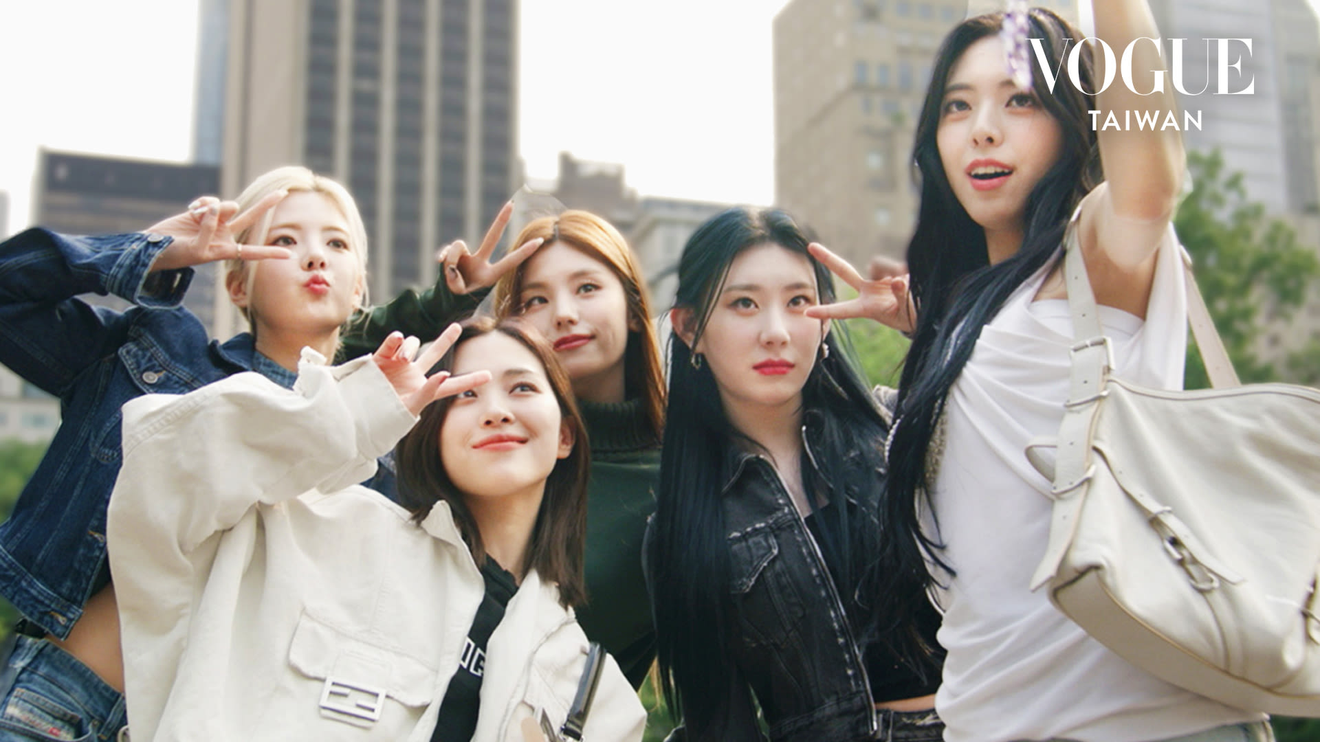 Watch ITZY（있지）紐約行24小時貼身紀錄！帶新專輯強勢回歸🎵、隊長Yeji的驚喜生日花絮🎂 ｜24 Hours With ITZY｜Vogue Taiwan | 24 Hours ...