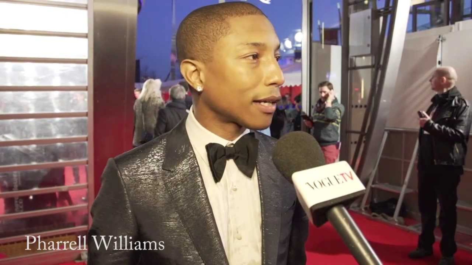 Watch BRIT Awards 2014 Red Carpet -- Behind the Scenes Interviews ...