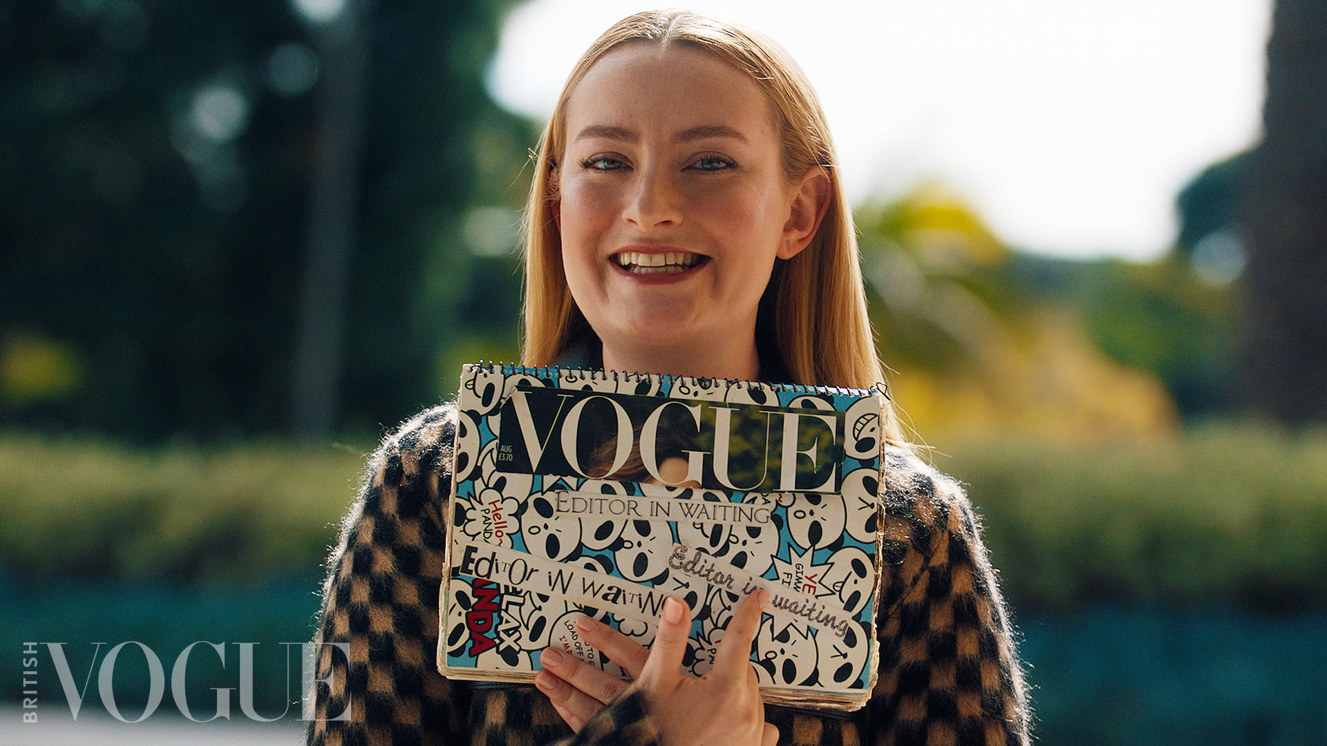 Watch Inside Amelia Dimoldenberg’s Louis Vuitton Handbag | In The Bag ...