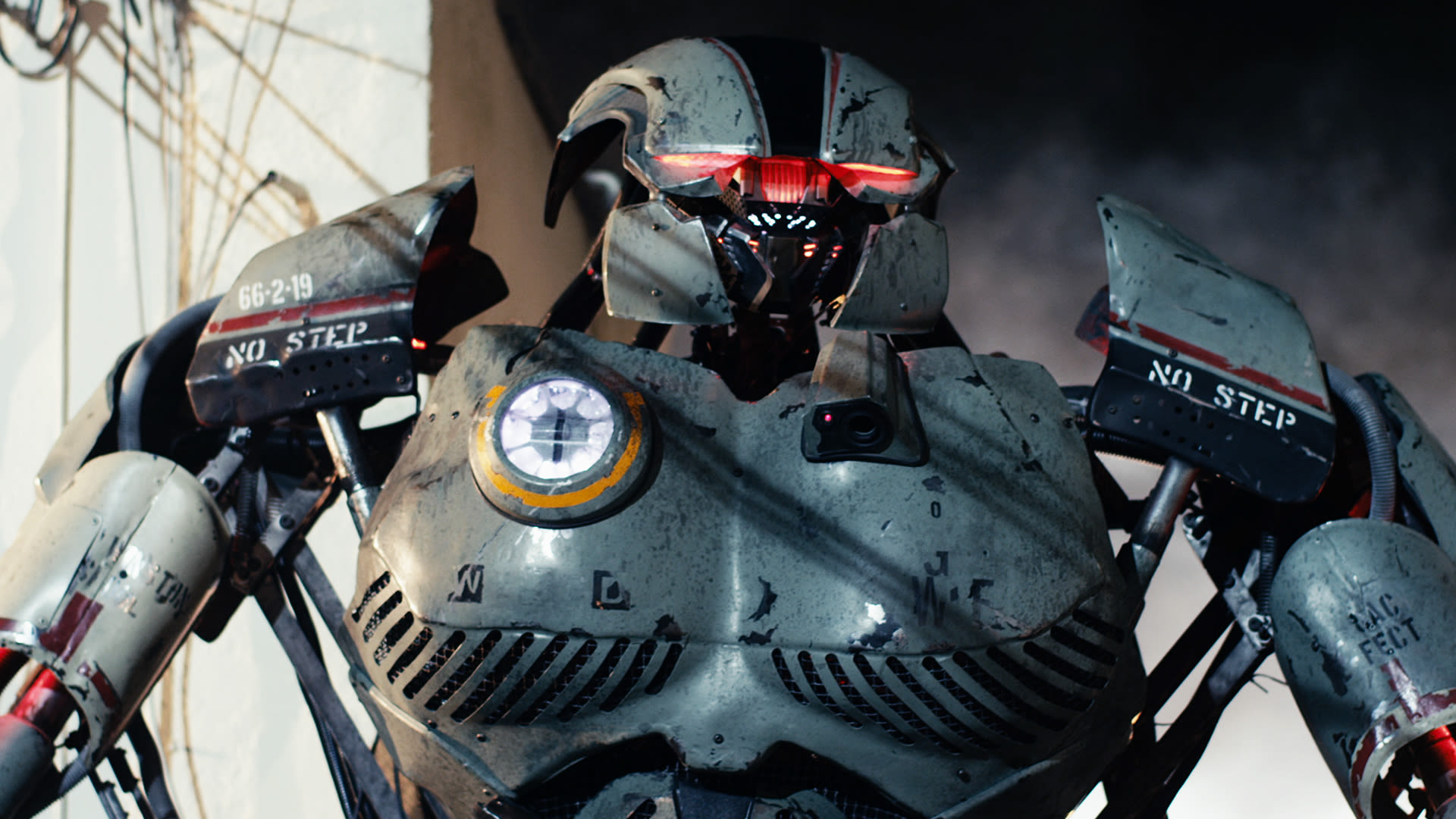 Watch Meet Jeff: 10' Tall Robot & Hollywood Actor | Jeff 1000 | WIRED