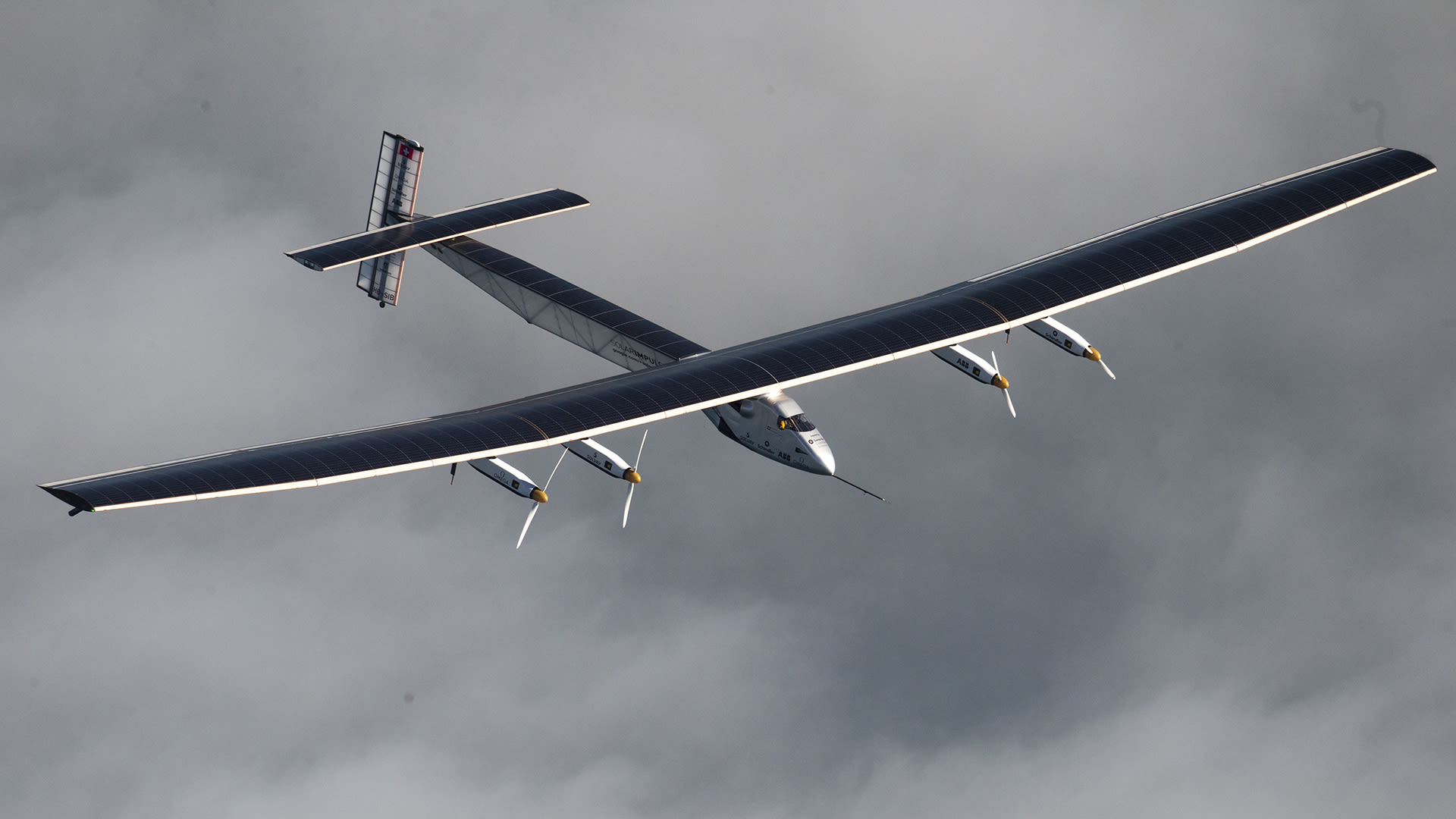 Watch The Thrill of Flying a Solar Plane With a Coffin-Sized Cockpit ...