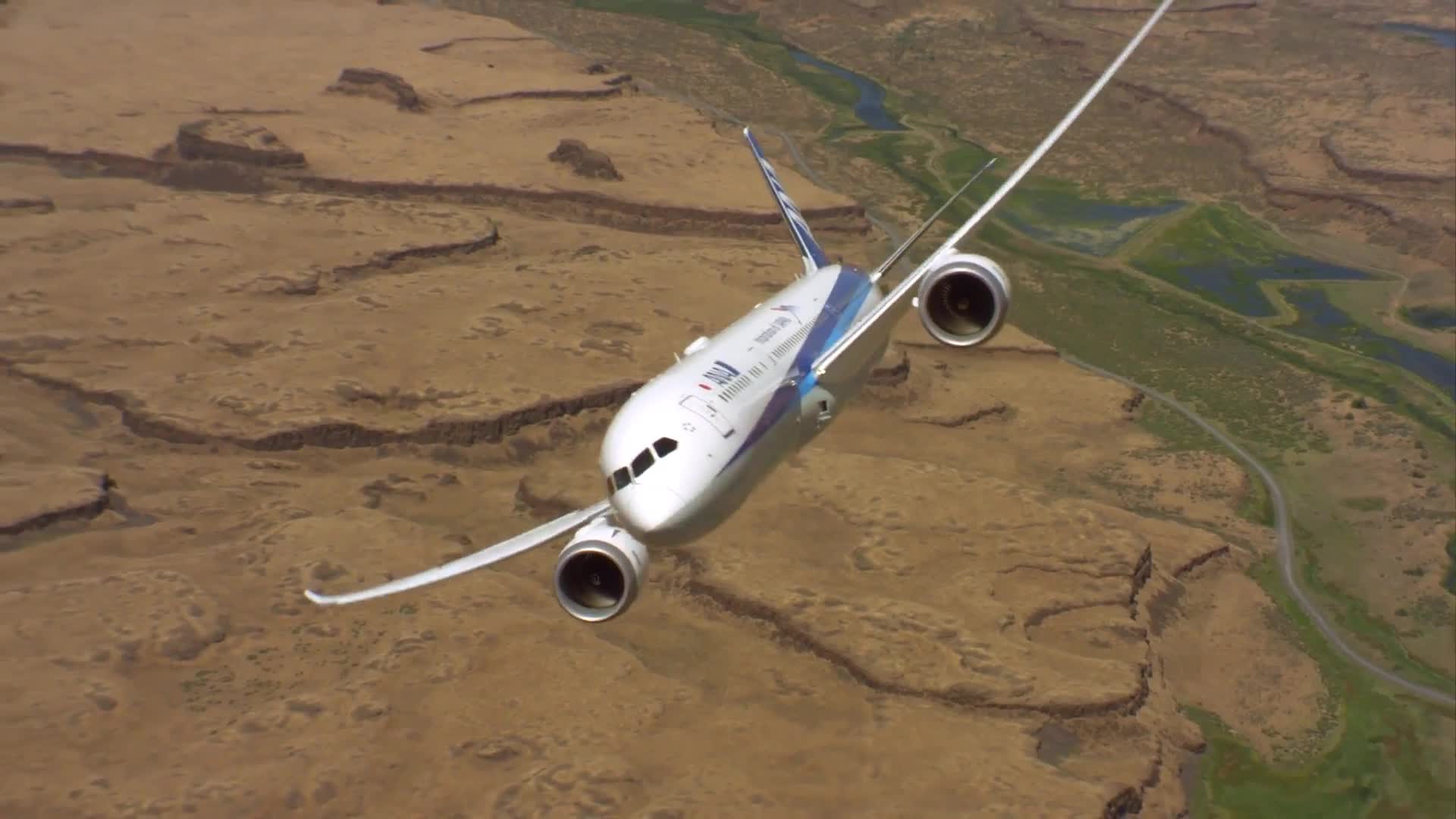 Watch The Beauty of Boeing’s 787-9 Dreamliner on Display | WIRED
