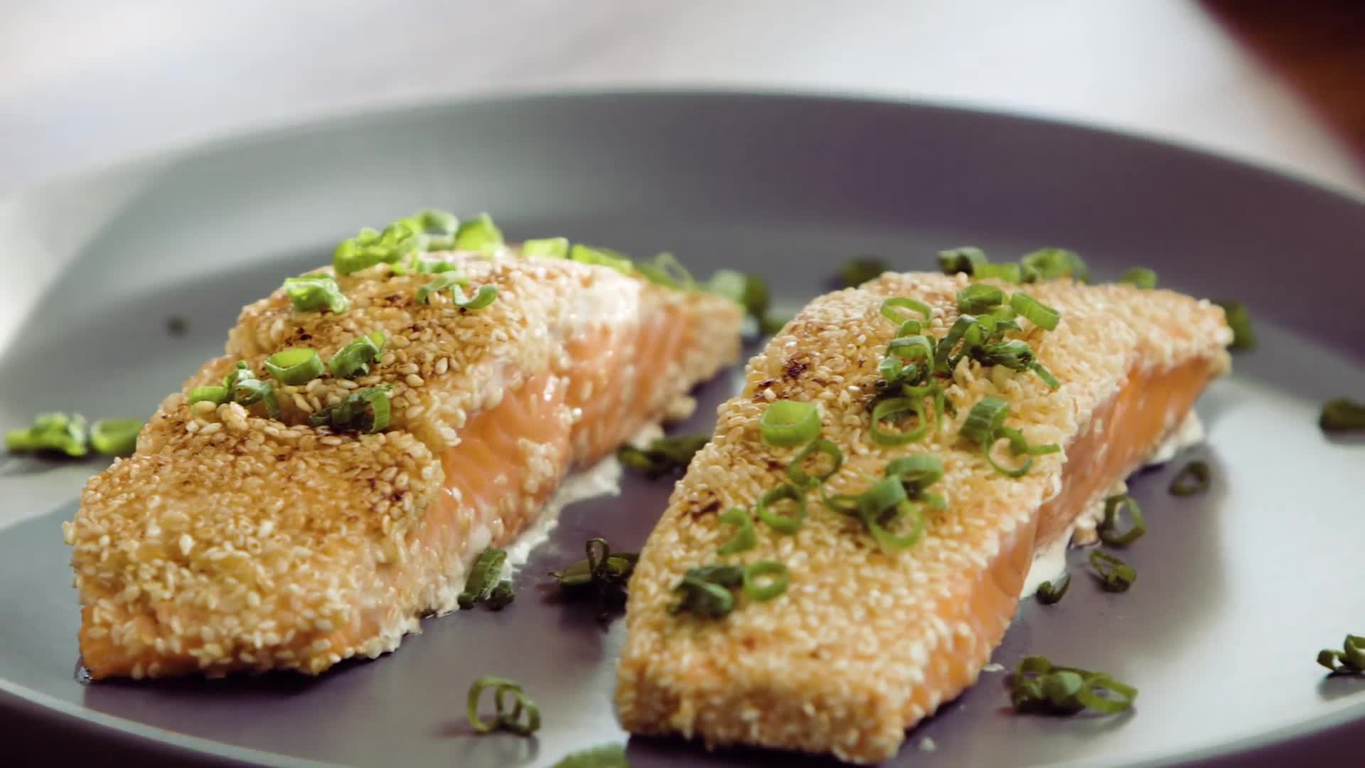 Watch Whether It's Farmed or Wild, Here's How to Cook Your Salmon Right ...