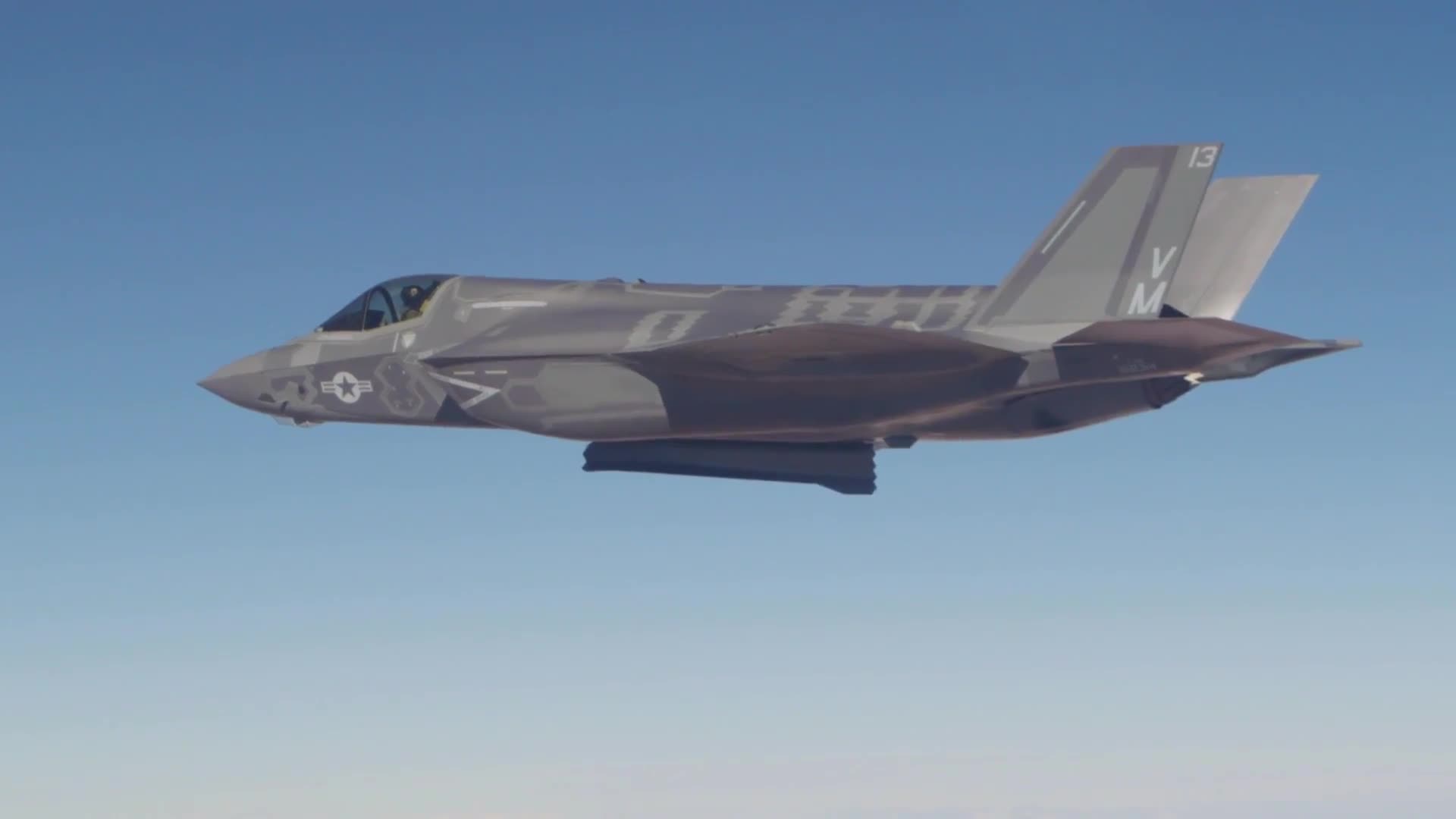 Watch Watch the F-35 Fighter Jet Make Its First Public Flight | WIRED