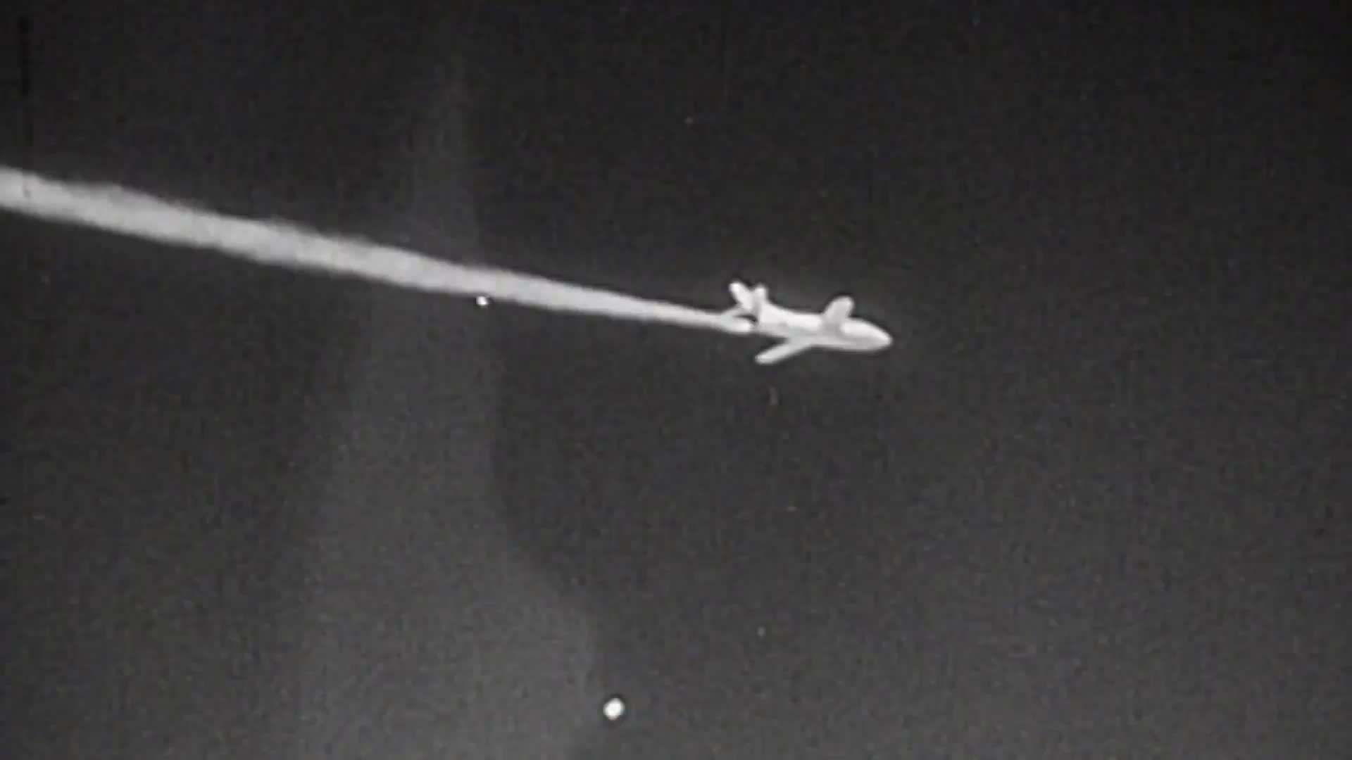 Watch The First Supersonic Flight Is Still Astounding 70 Years Later ...